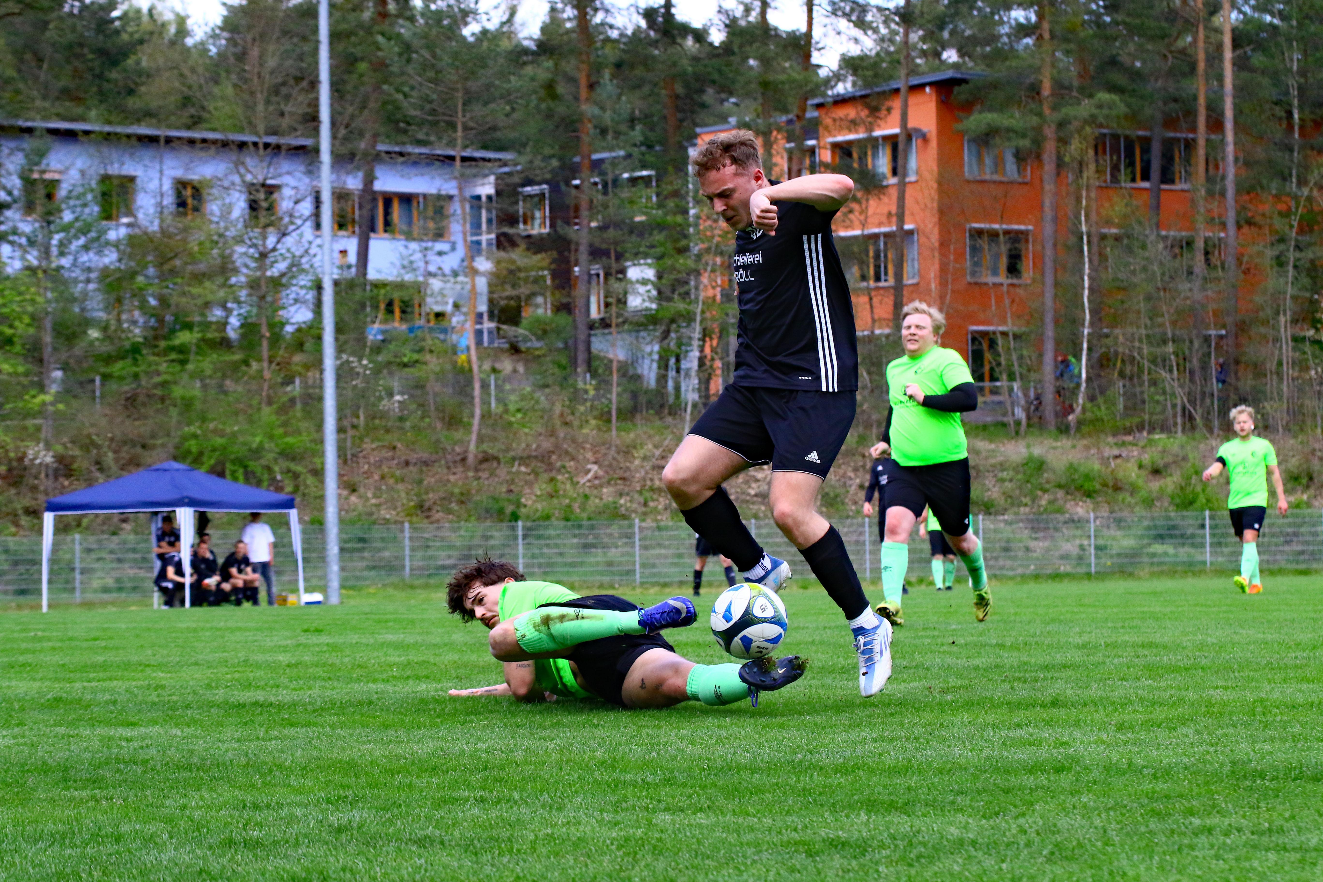 Rummelsberg unterliegt dem Primus, Altenfurt lässt Federn im ...