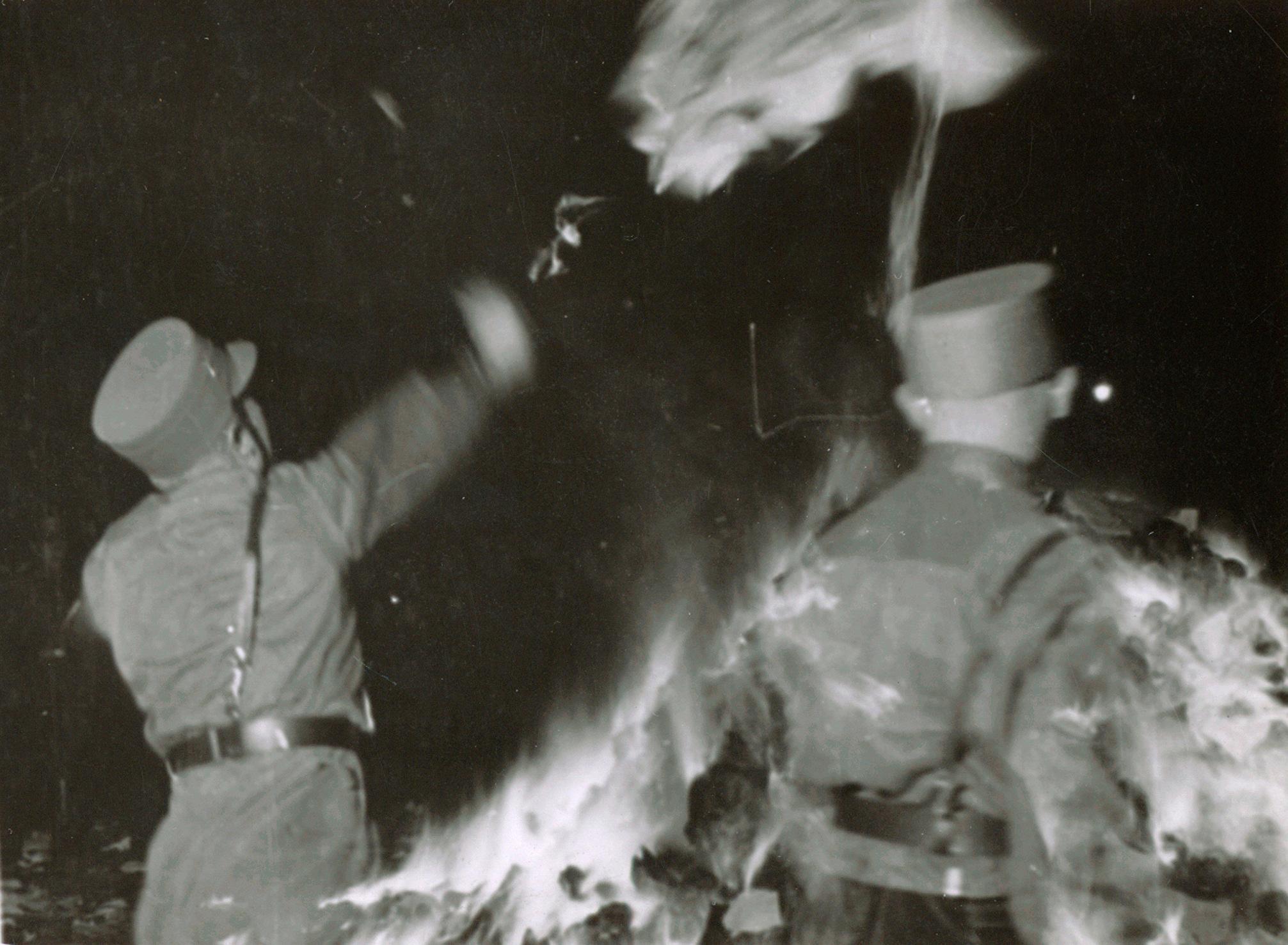 Vor 90 Jahren: Gedenken an die Bücherverbrennung der Nazis in Erlangen