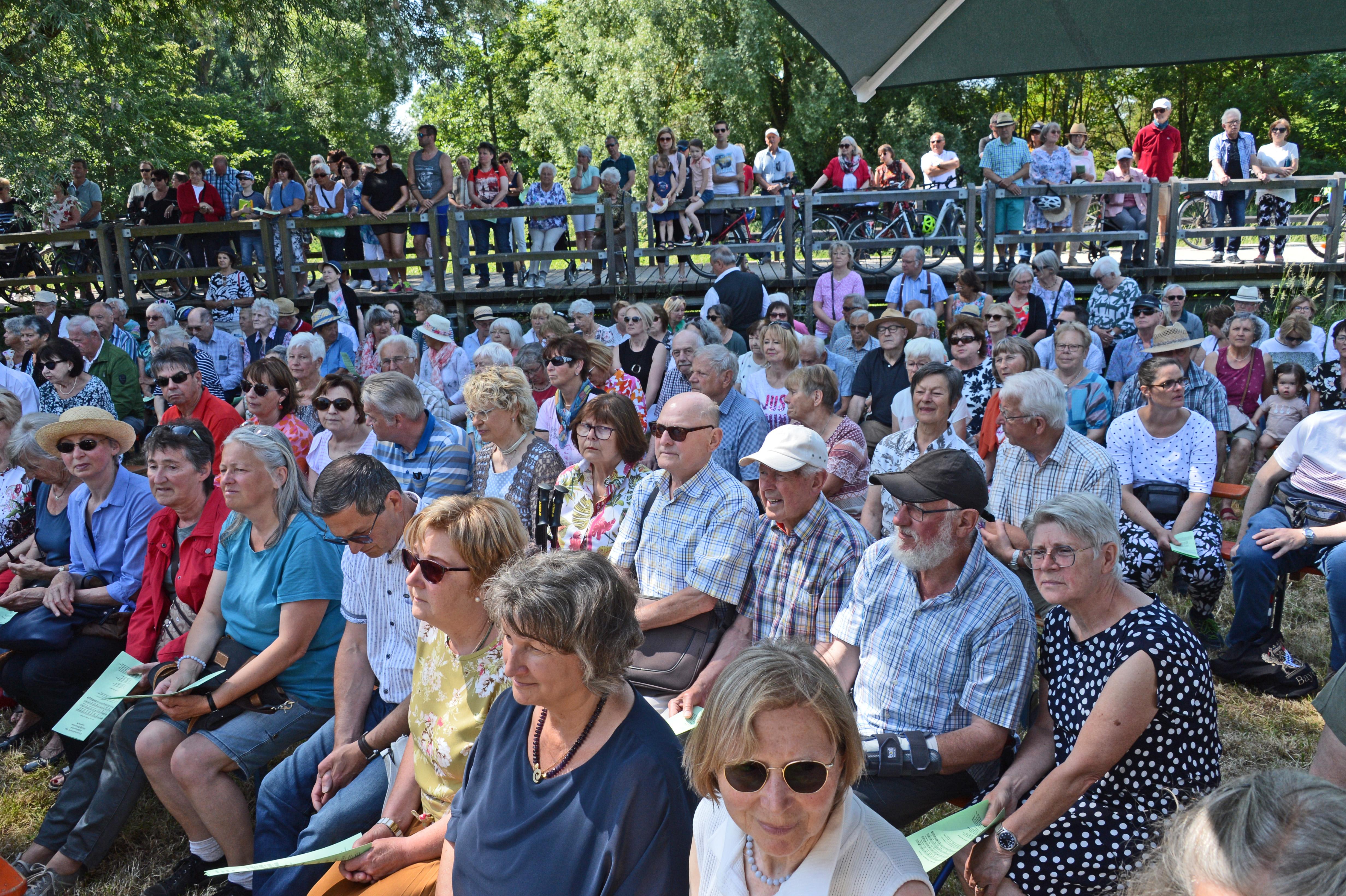 Hildegard-Fest in Neumarkt: Gewaltiger Andrang im duftenden ...
