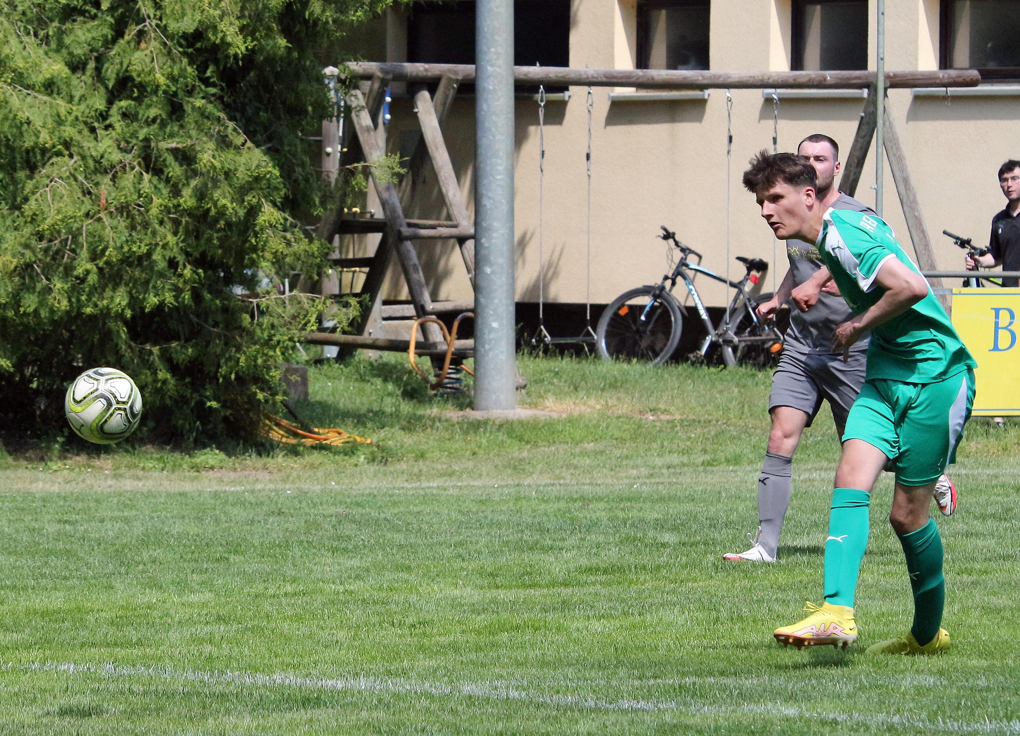 Marius Balles trifft fünffach: Altenfurt schießt sich warm für die ...