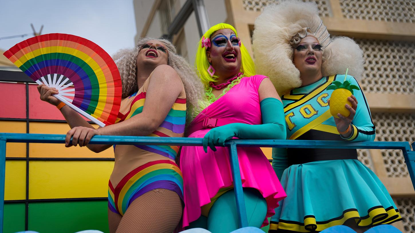 Drag Lesung Für Kinder In München Demonstrationen Von Gegnern Und