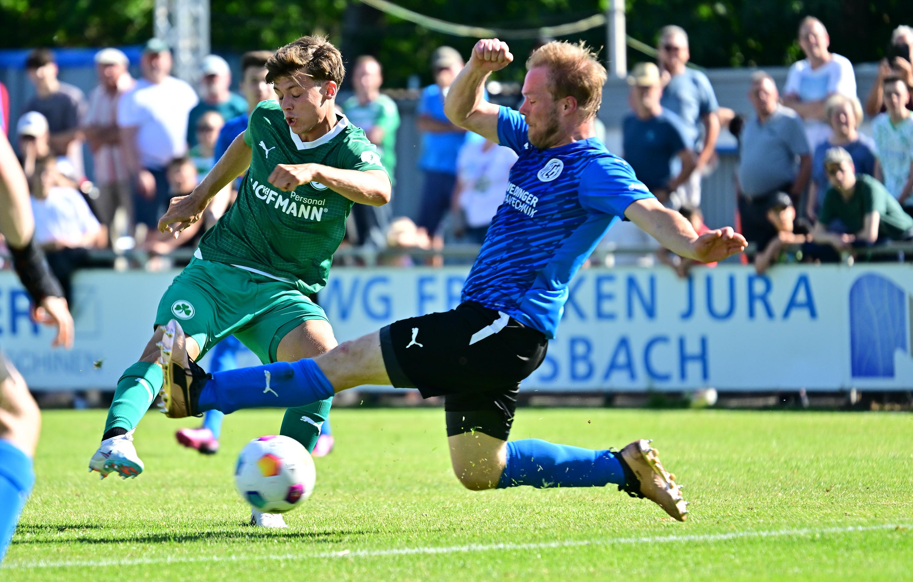 6:0 im ersten Test: Die besten Bilder vom Besuch der Fürther in ...