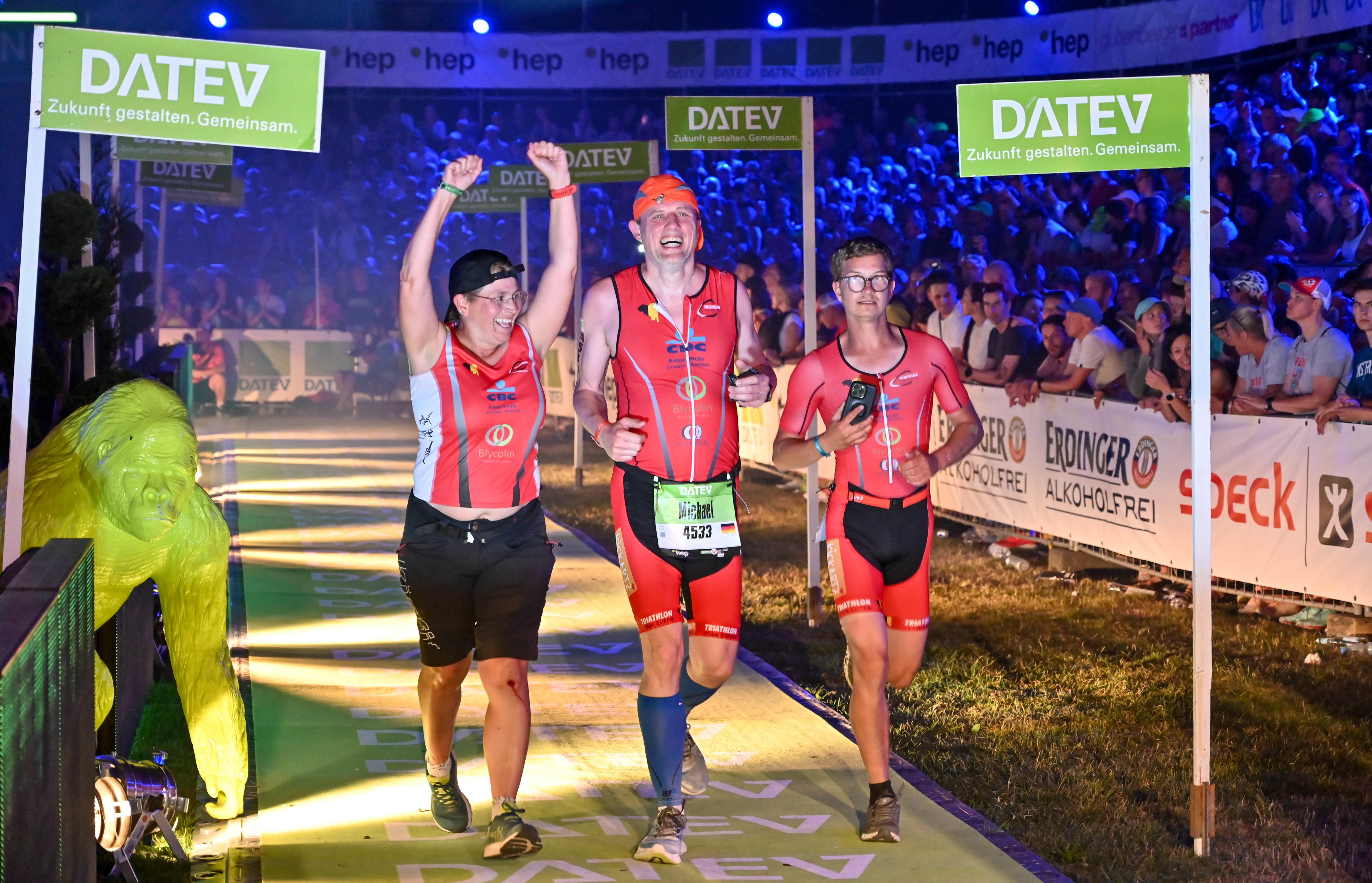 Glückliche Sieger der letzten Minute: An der Finishline des Challenge ...
