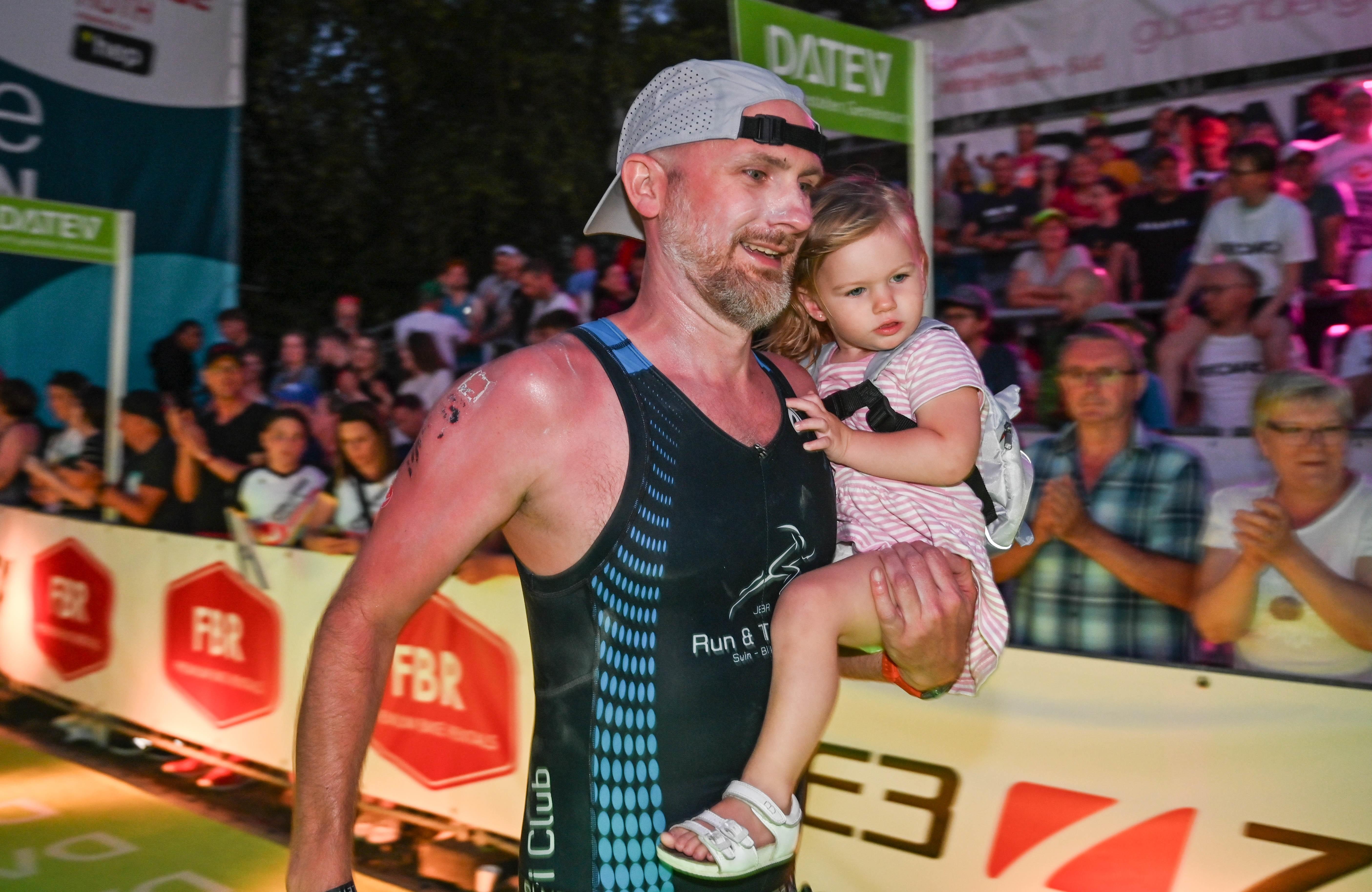 Glückliche Sieger der letzten Minute: An der Finishline des Challenge ...