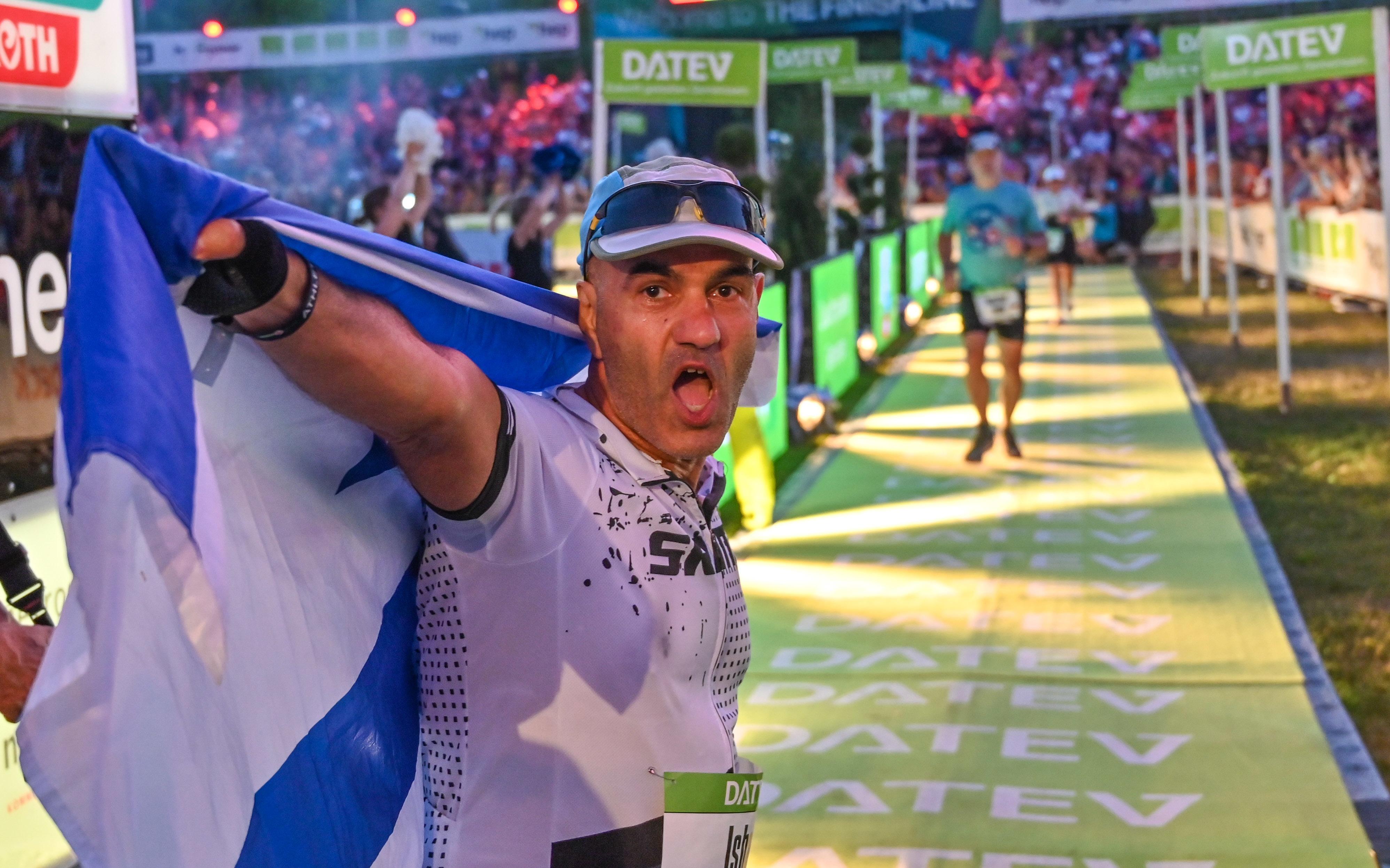 Glückliche Sieger der letzten Minute: An der Finishline des Challenge ...