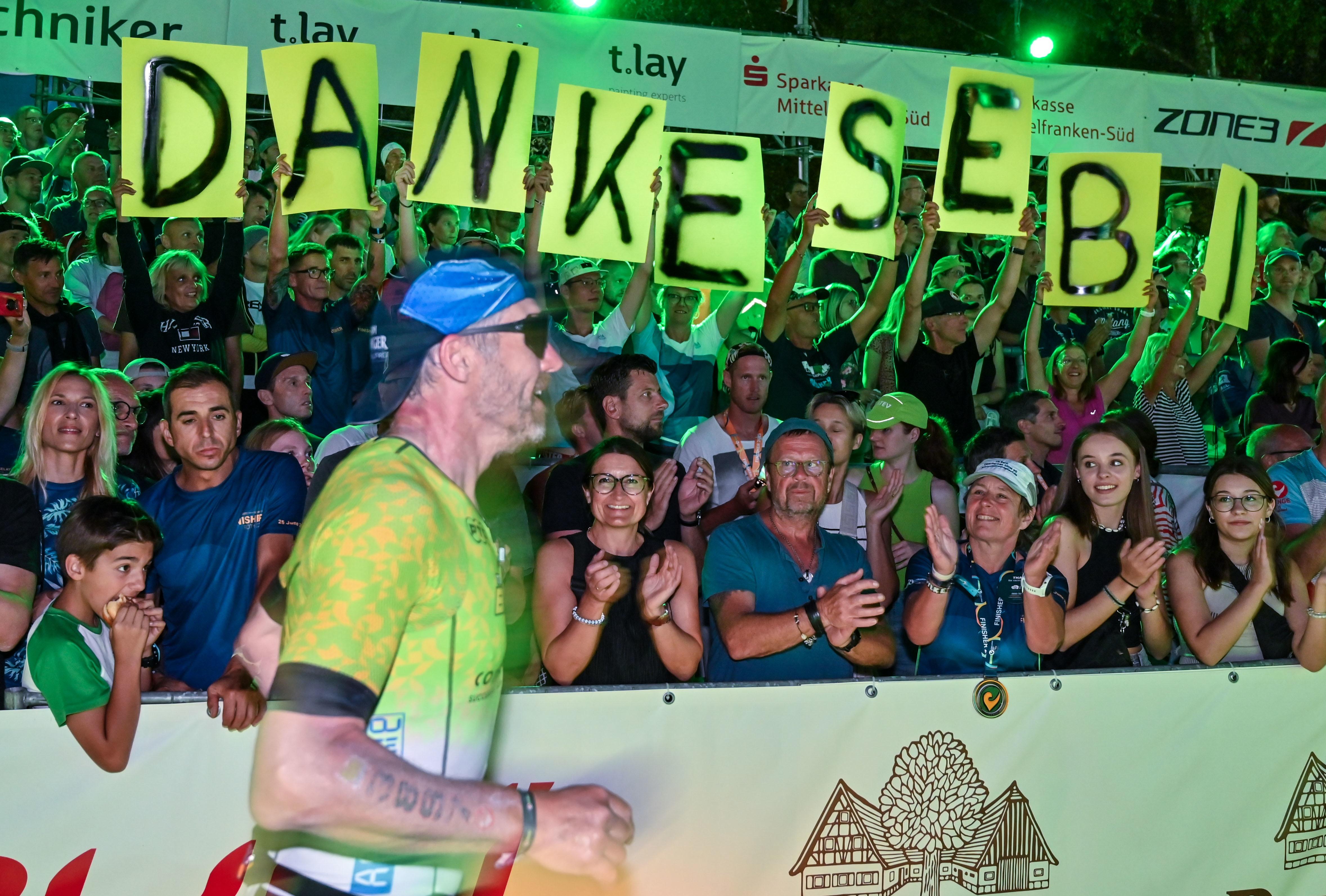 Glückliche Sieger der letzten Minute: An der Finishline des Challenge ...