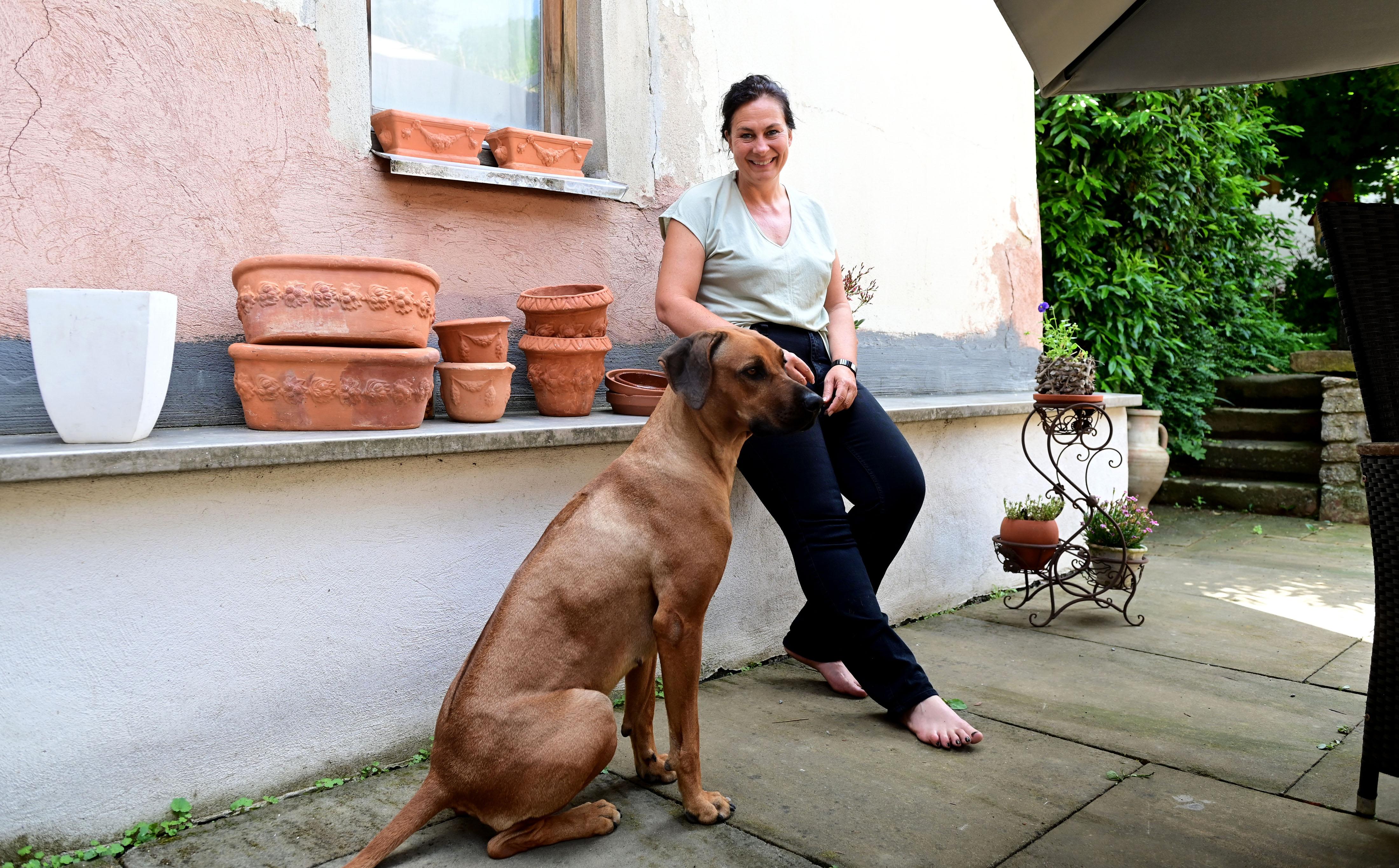 Die Putzfrau, die nicht gerne putzt: Zu Besuch bei Kabarettistin Ines ...