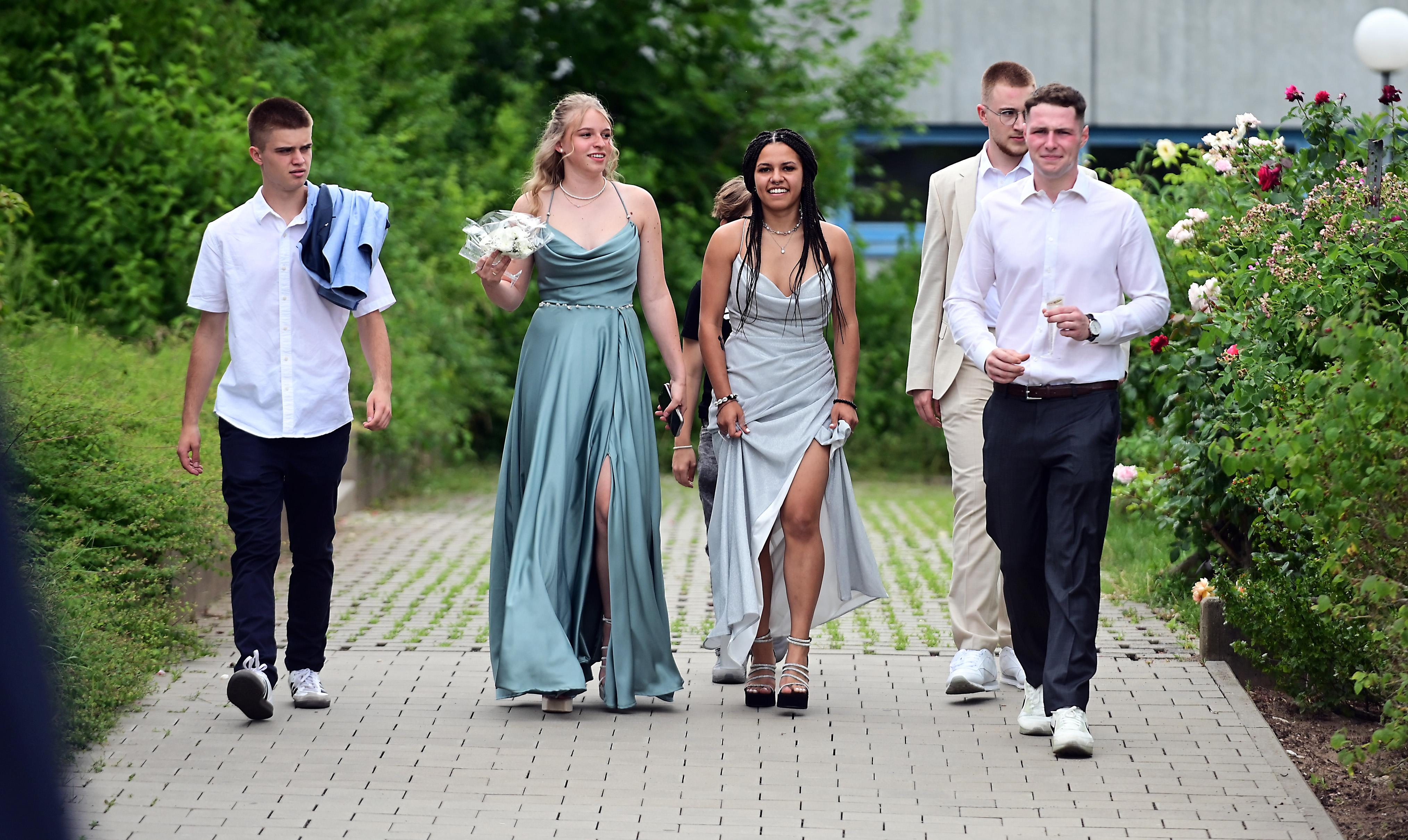 Geschafft! So glanzvoll war die Abifeier am Bonhoeffer-Gymnasium in ...