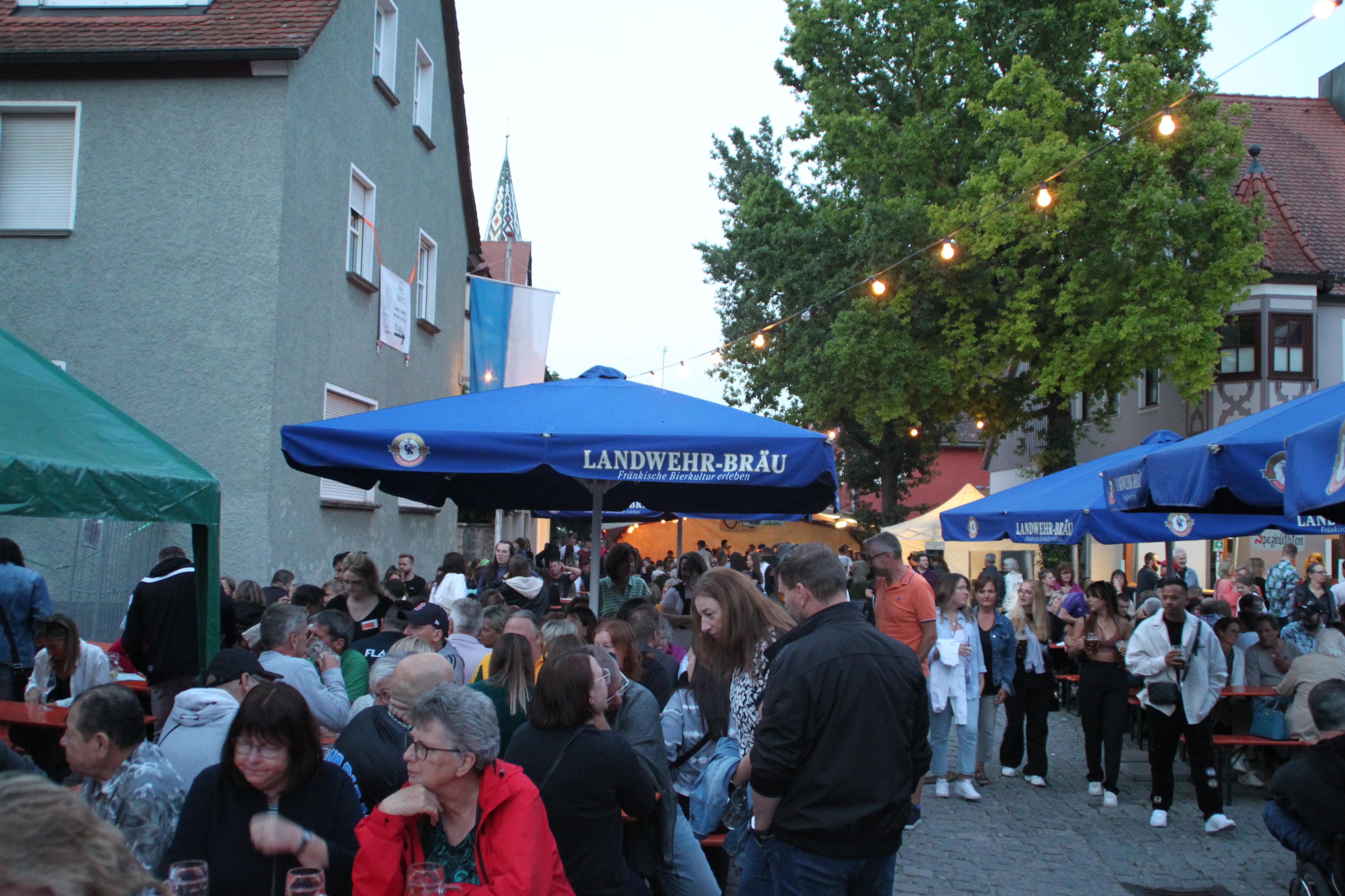 Einzigartiges Flair: So ausgelassen feierten die Besucher auf dem ...