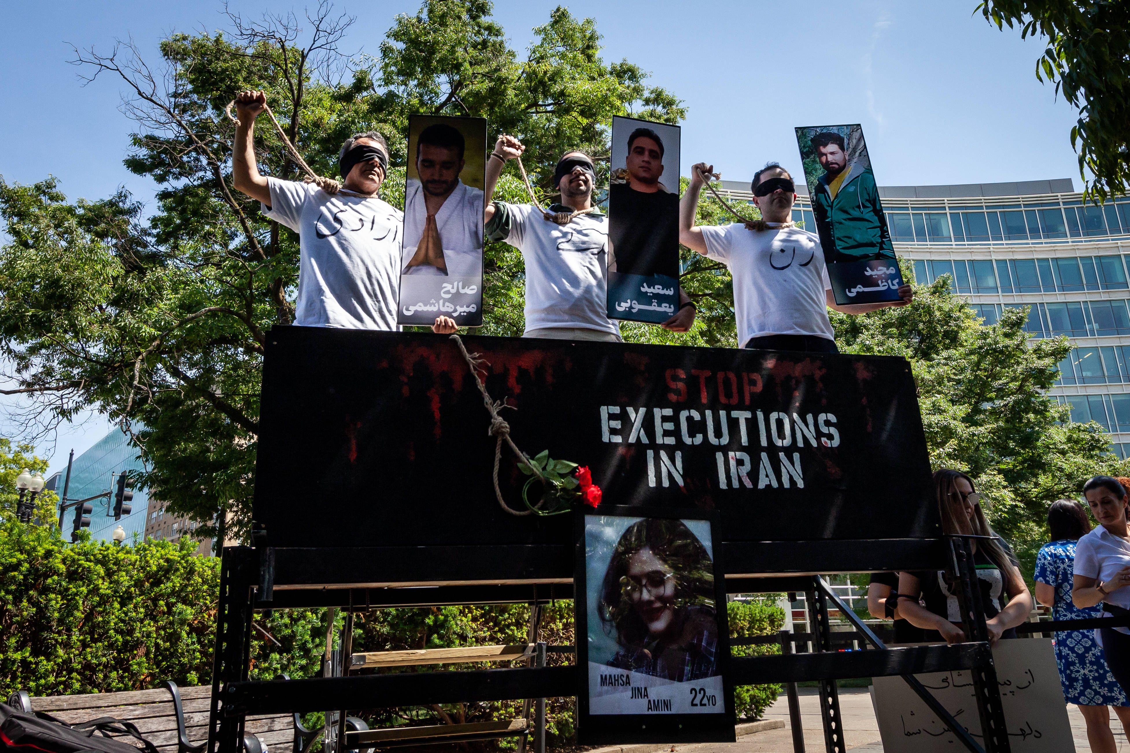 354 Menschen starben am Galgen: Todesmaschine im Iran läuft auf vollen ...