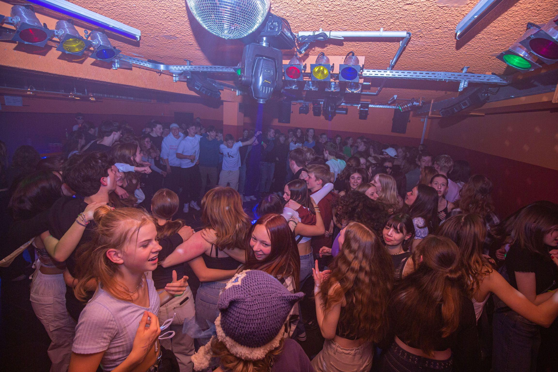 Orange in Erlangen: So feiert ein Jugendclub seinen 50. Geburtstag