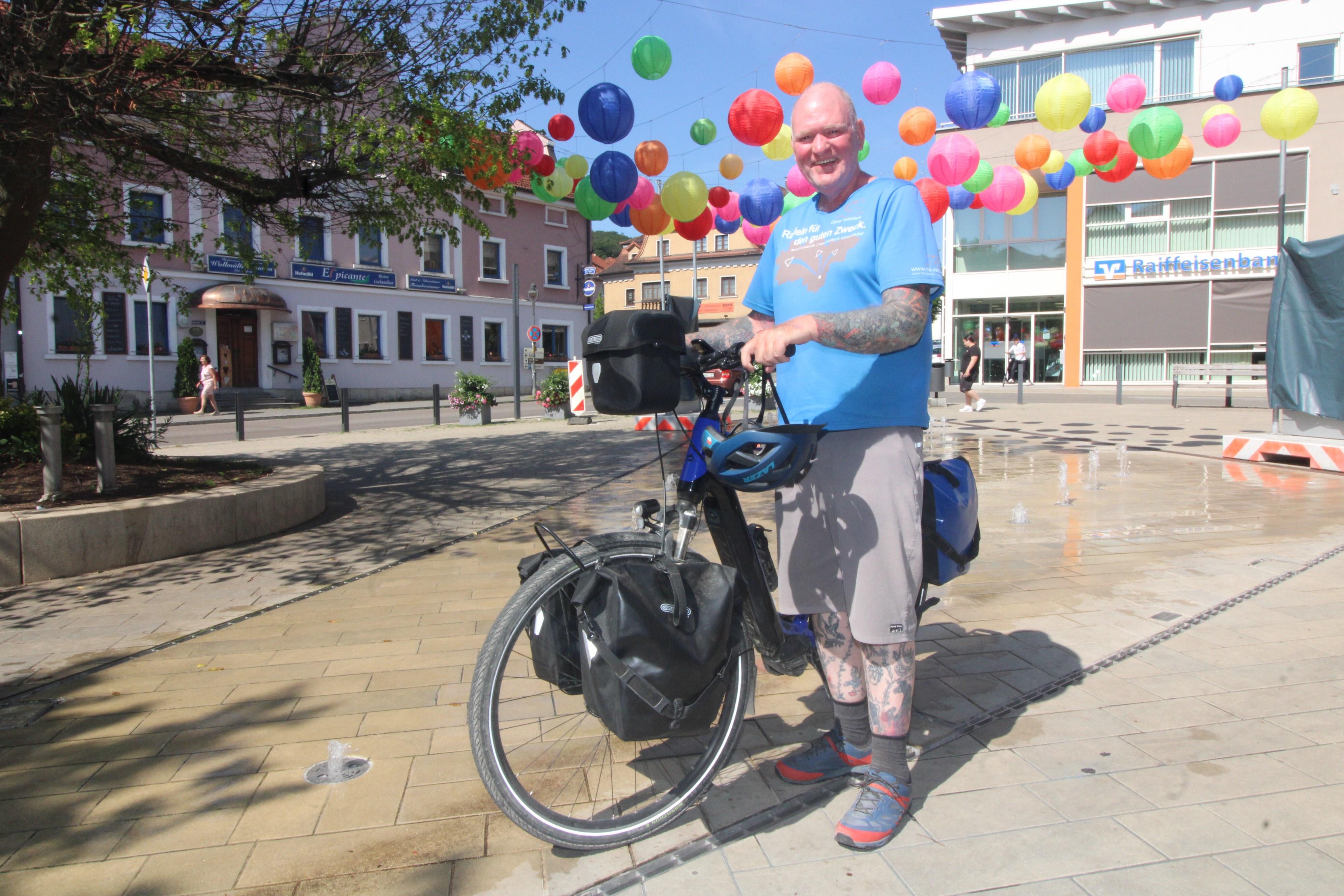 Durch Deutschland radeln und Spenden sammeln: Oli Trelenberg machte in ...