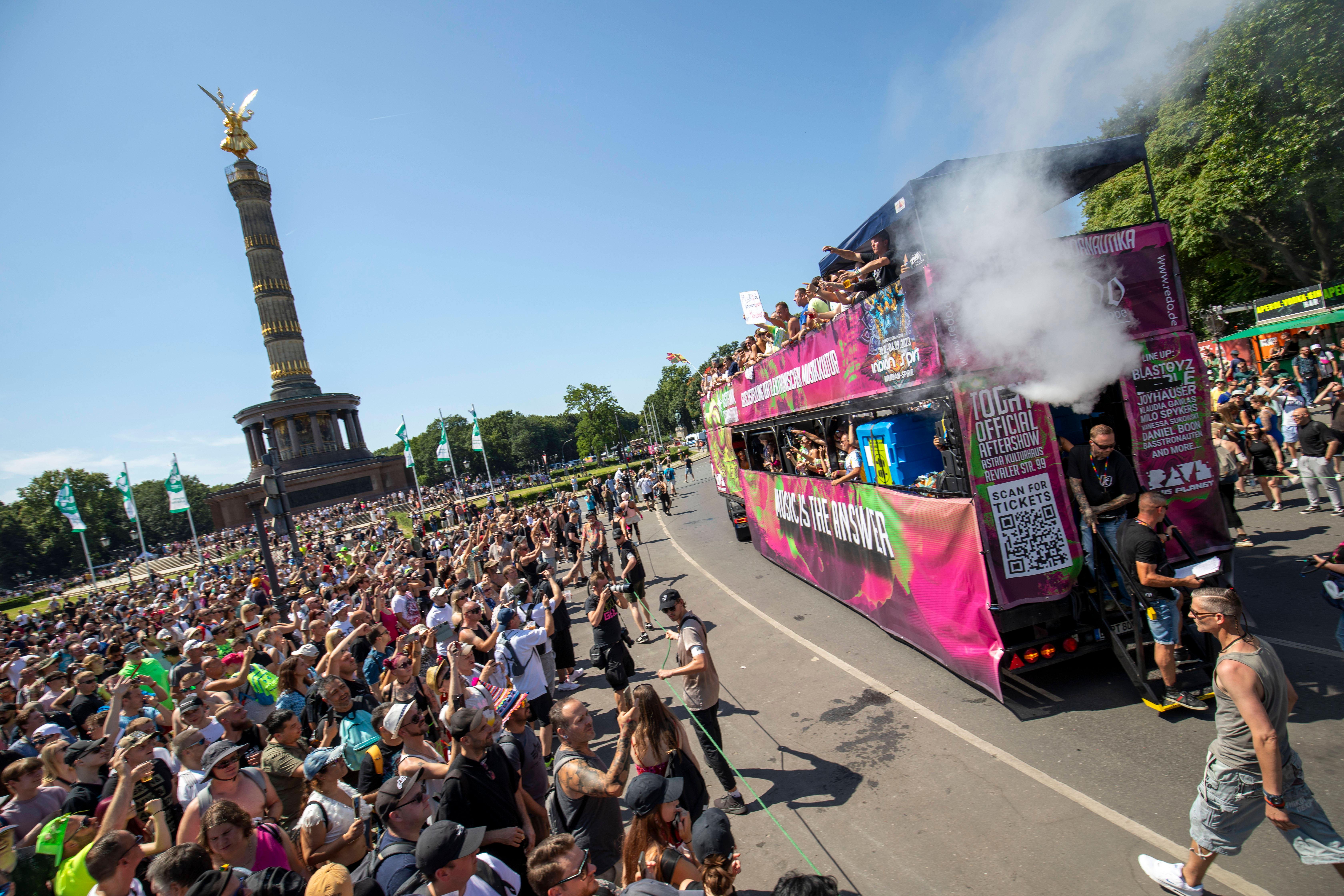 Rave the Planet: 300.000 Menschen feierten in Berlin