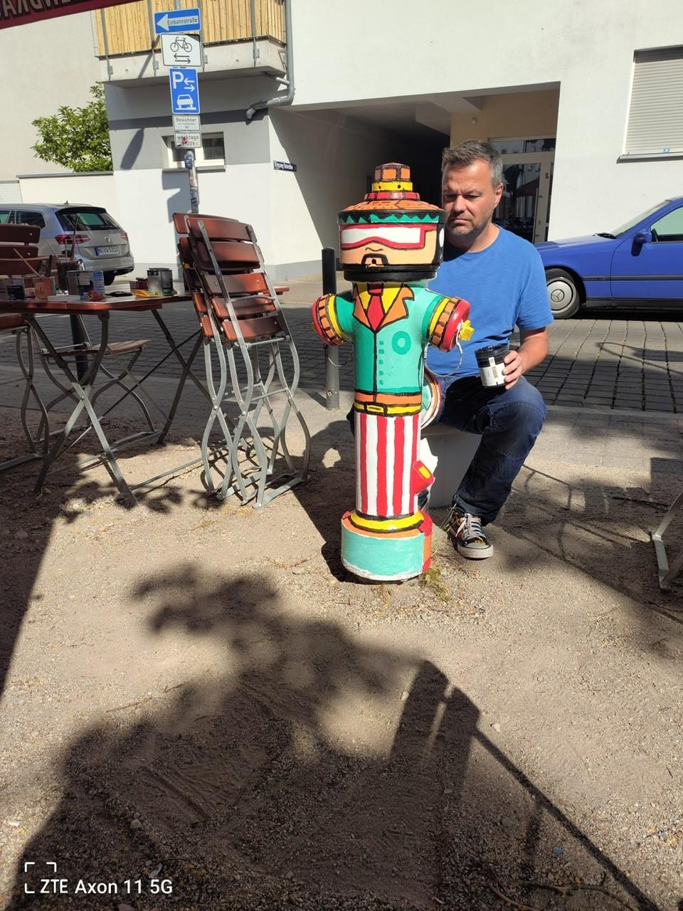 Eine neue Attraktion: Cooler Hydranten-Kerl sorgt für gute Laune