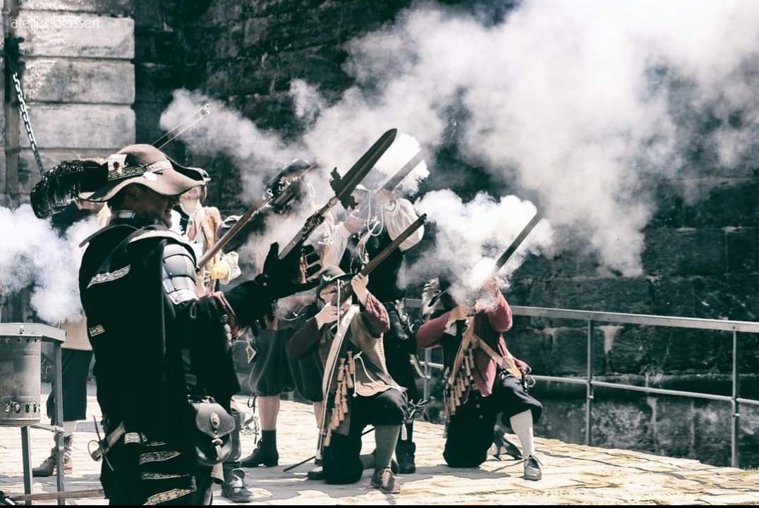 Mit Schlachten und Fackeln: Höchstadter Musketiere laden zum ...