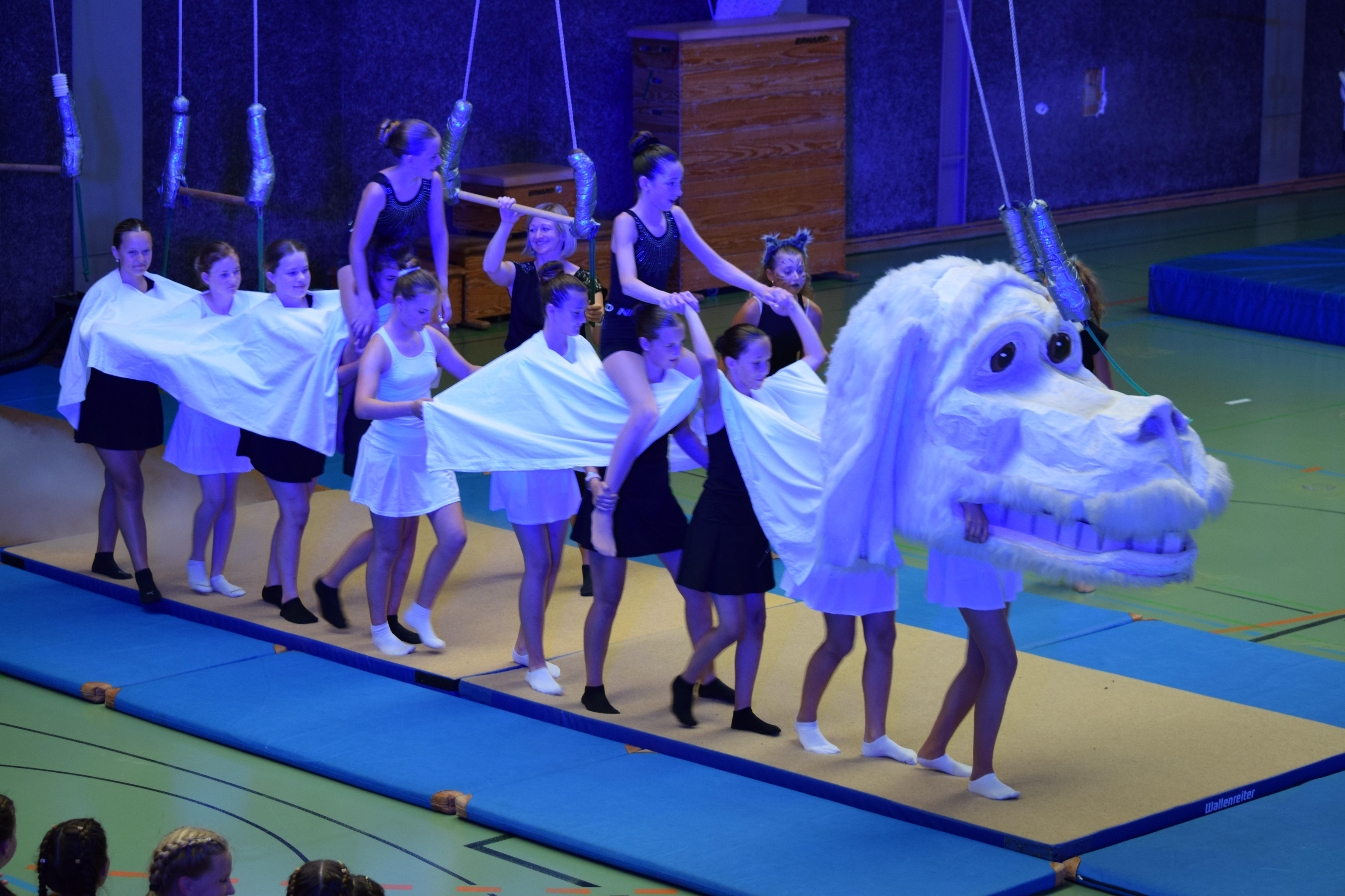 Junge Bewegungskünstler zeigten bei Abendgala die "Unendliche ...