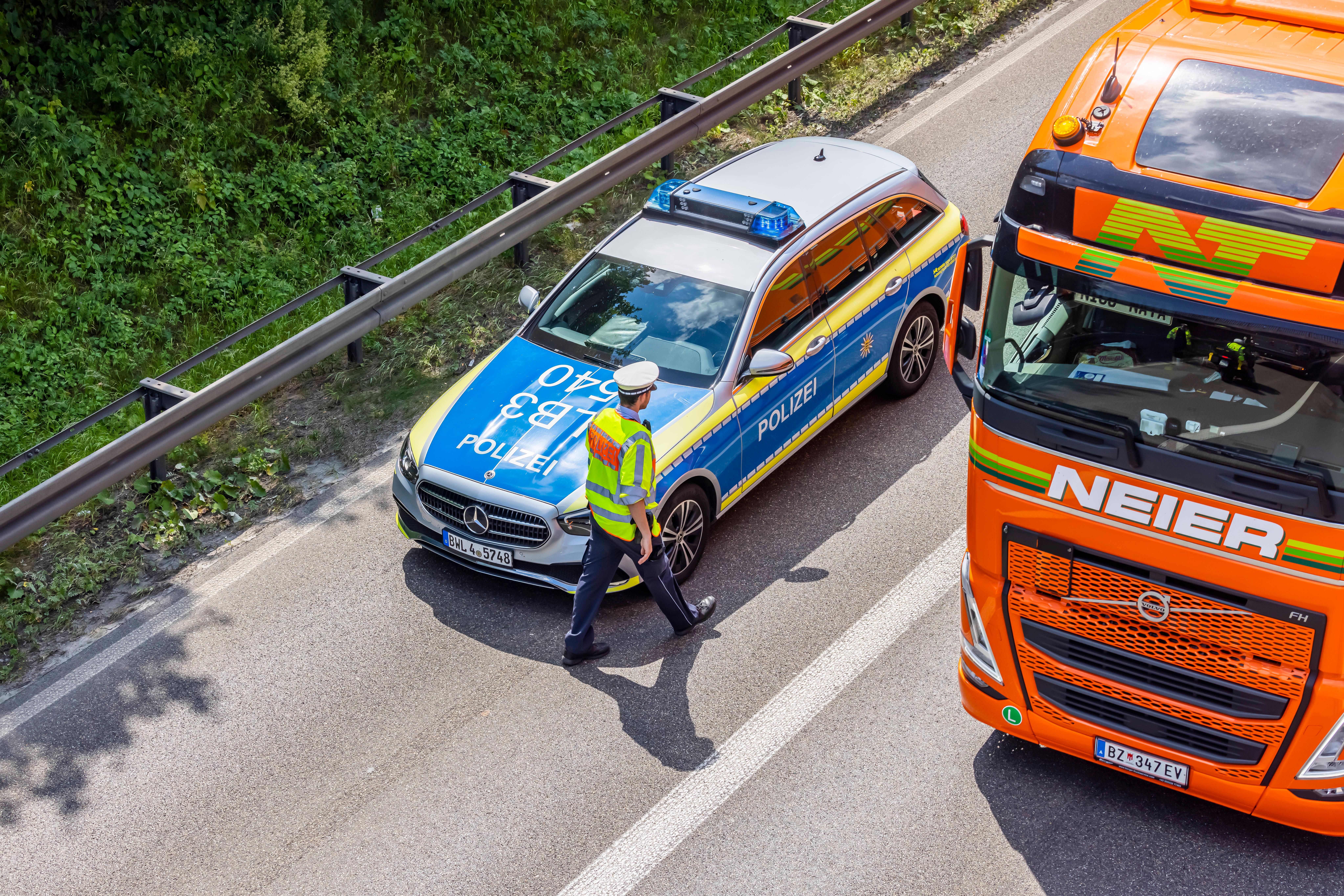 Deutscher Polizist wirft Job hin - jetzt folgen ihm fast drei Millionen ...