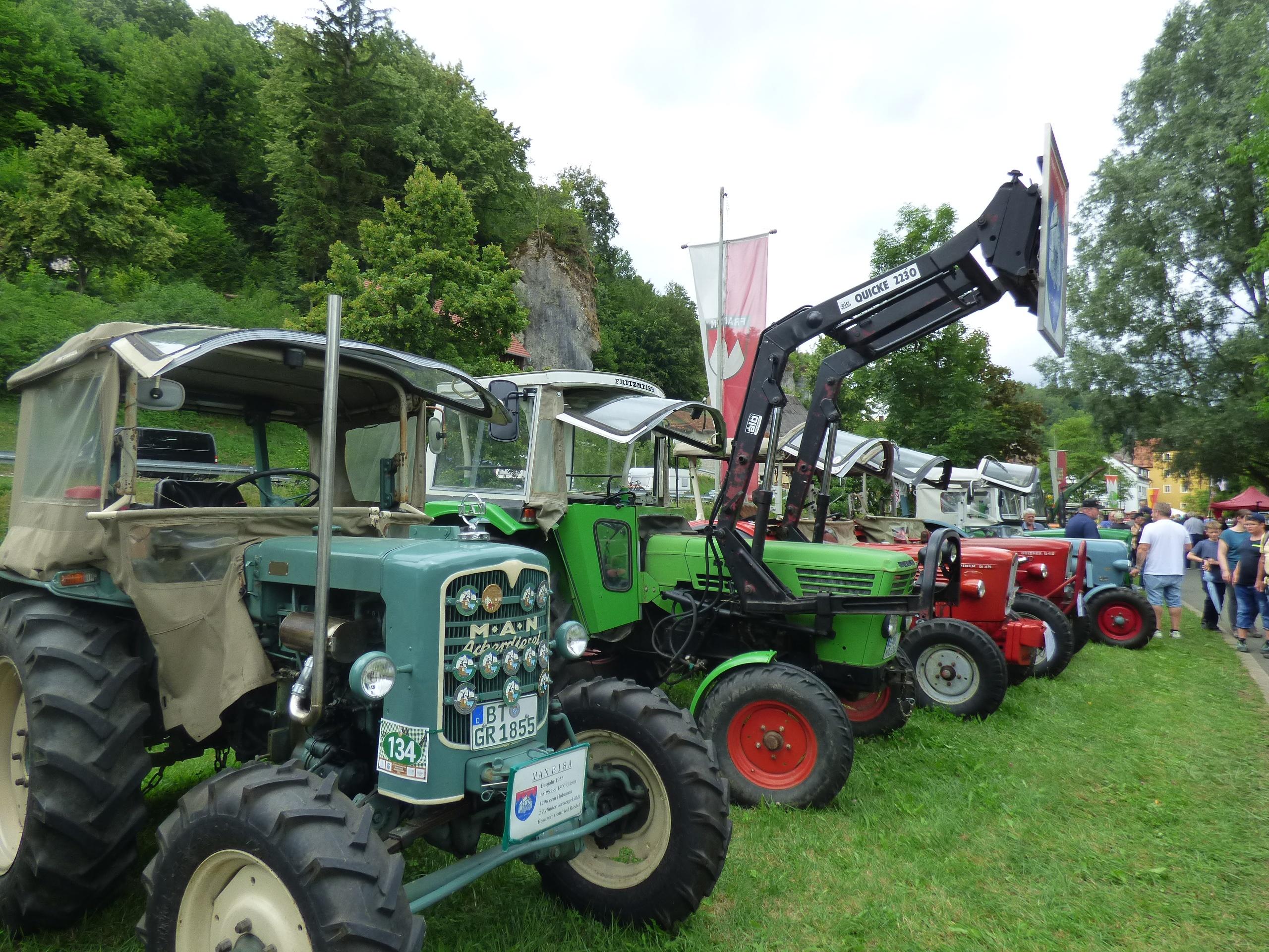 143 Landmaschinen-Oldtimer beim Traktor-Treffen in Waischenfeld