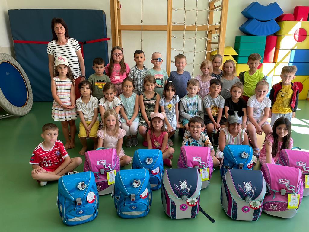 Schulranzen gab es für die künftigen Schulkinder des Städtischen ...