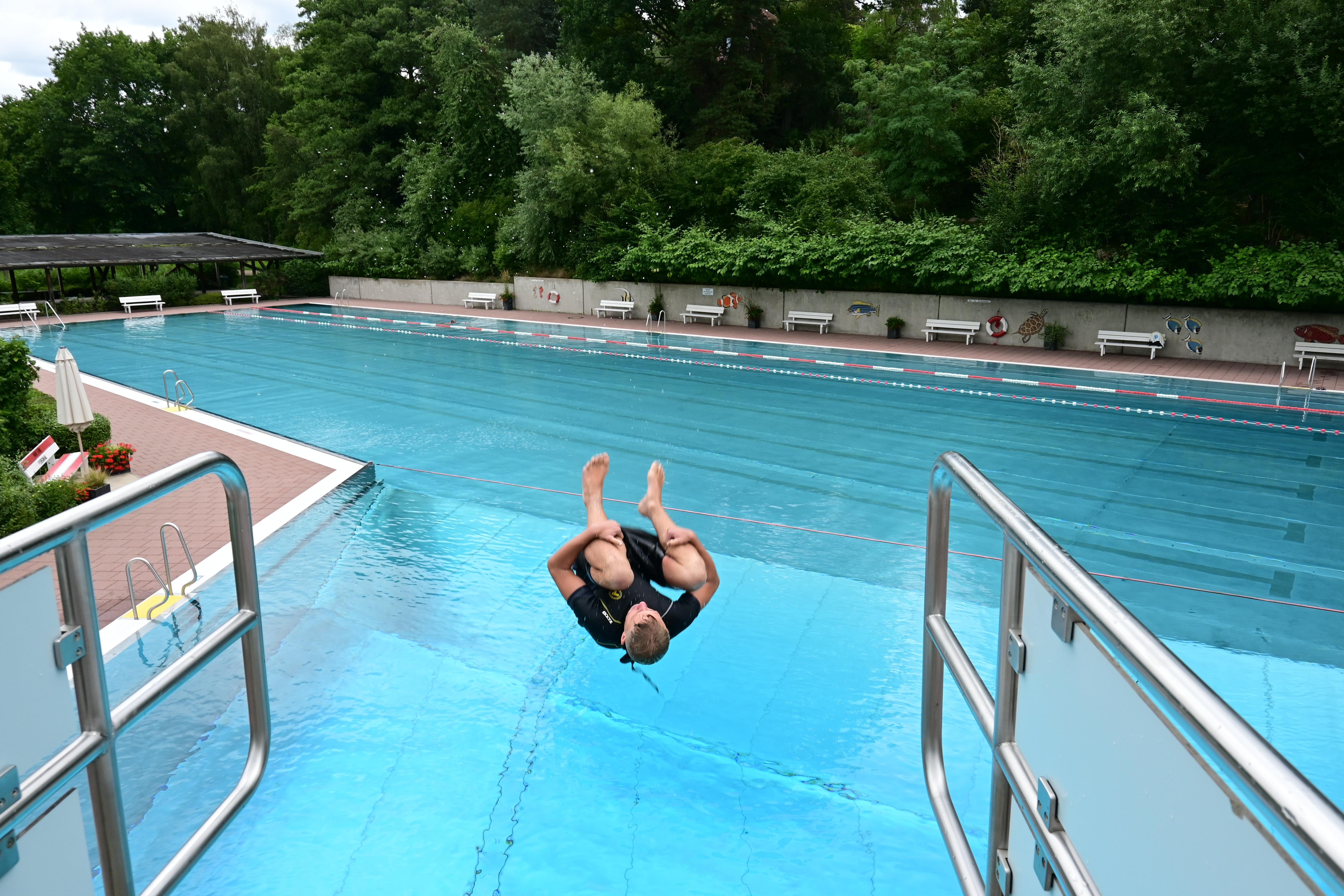 Sommerflaute: So gehen die Freibäder in Lauf, Schnaittach und ...