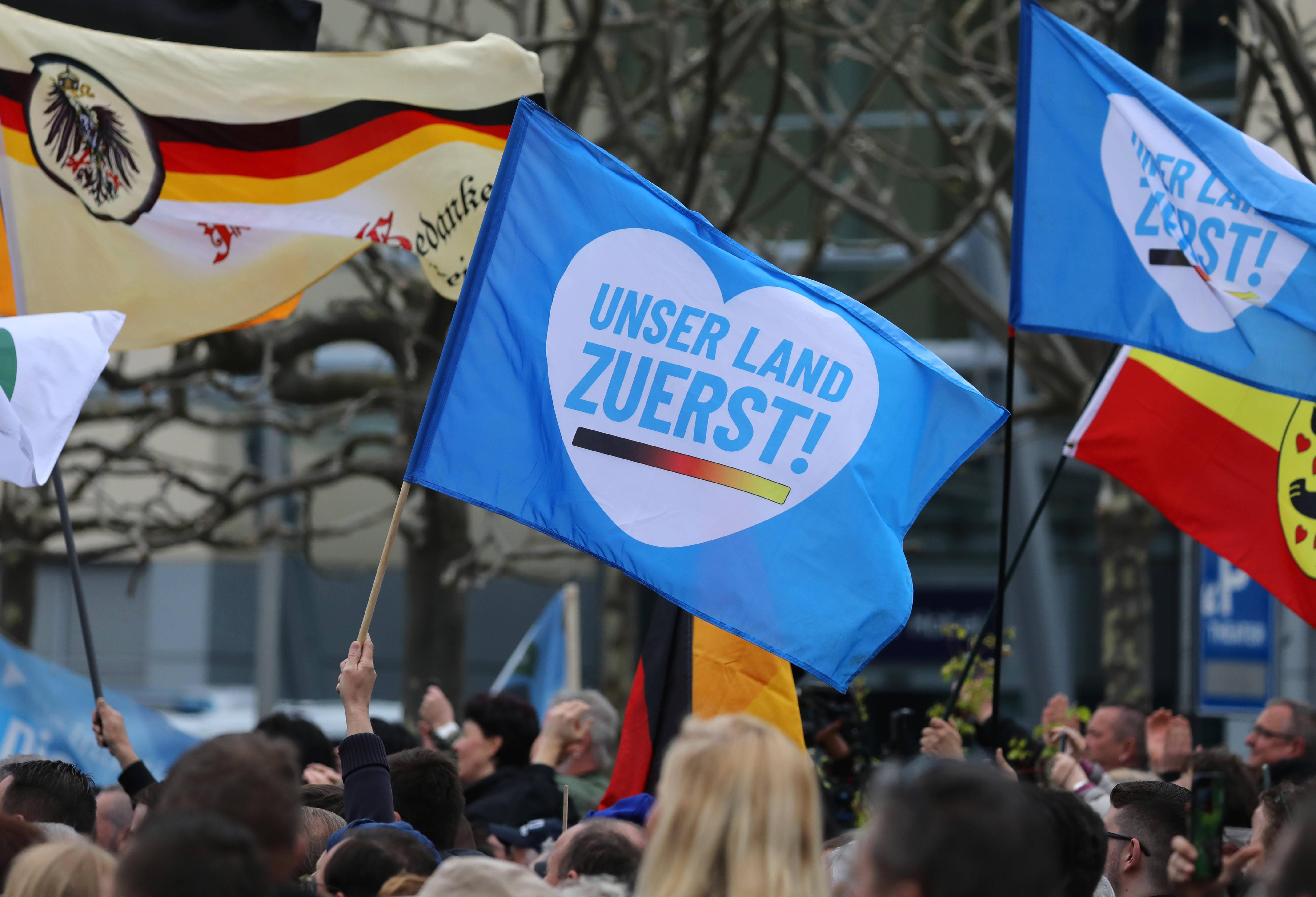 Wilhelm Heitmeyer: "Die AfD pumpt das Deutschsein zum zentralen ...