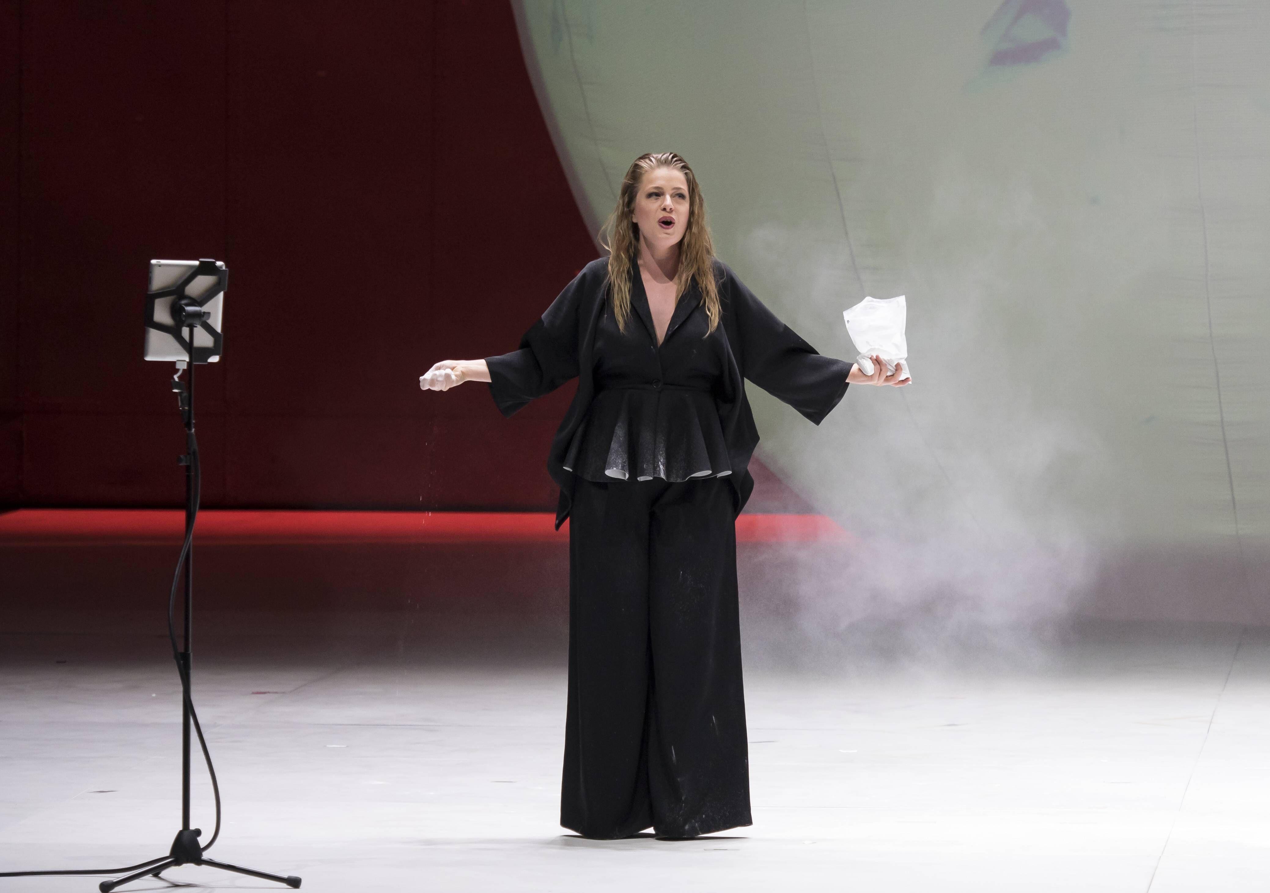 "Fränkischer Sommer" in Nürnberg: Siobhan Stagg und Tarmo Peltokoski ...