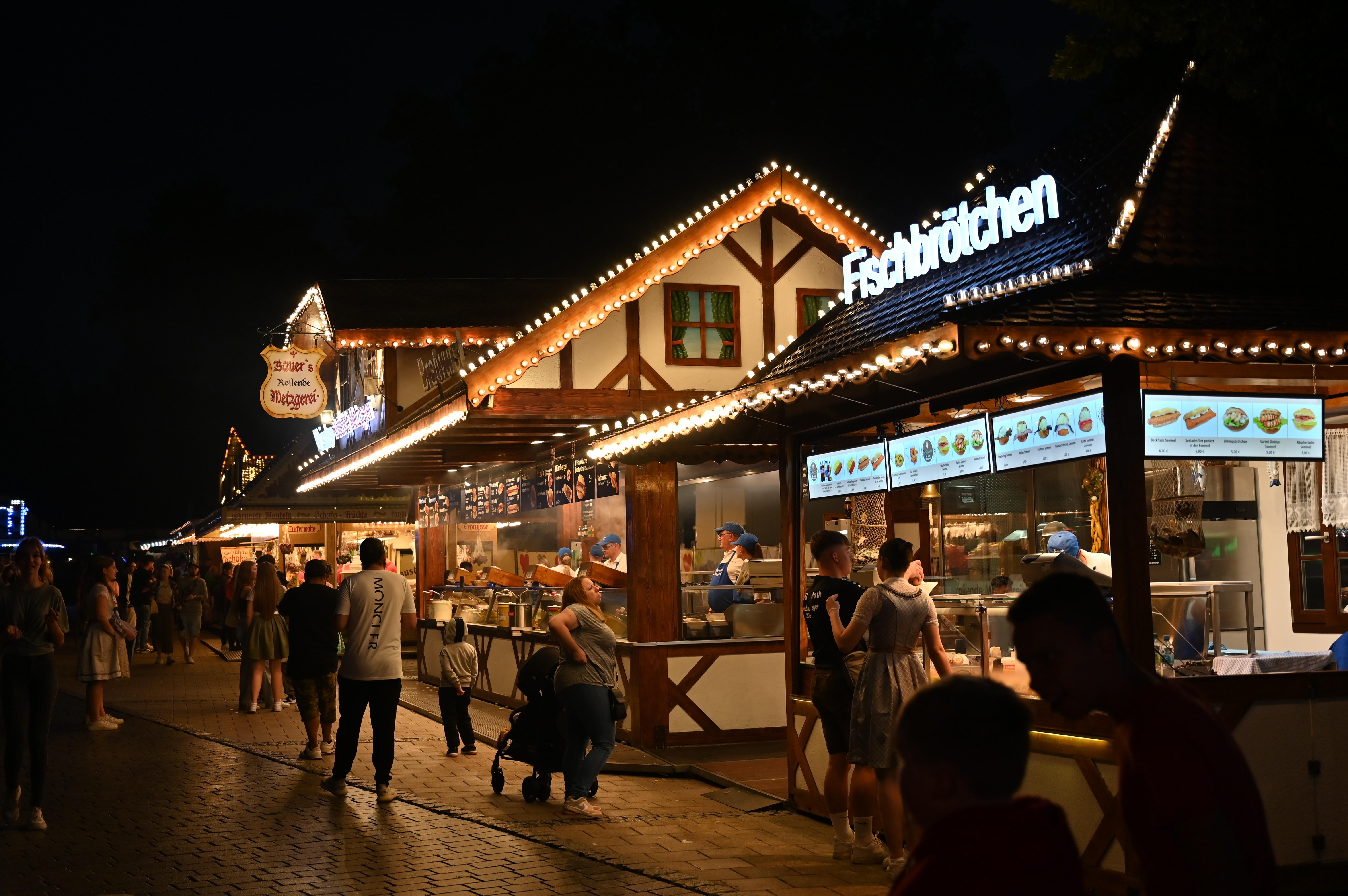 Hier dreht sich was: So bunt und schön ist die Kirchweih in Roth