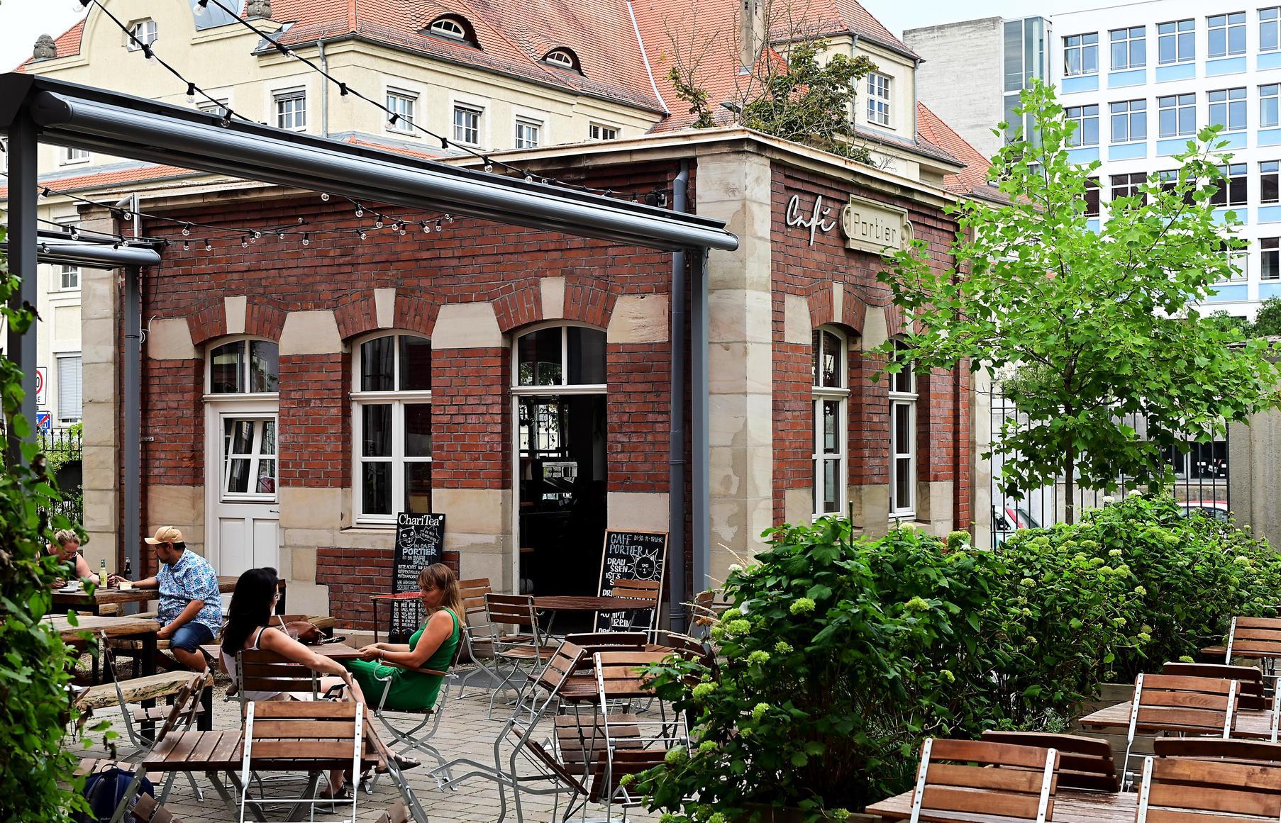 Abschied steht bevor: Inhaberin des "Café Portier" in Fürth wagt einen ...