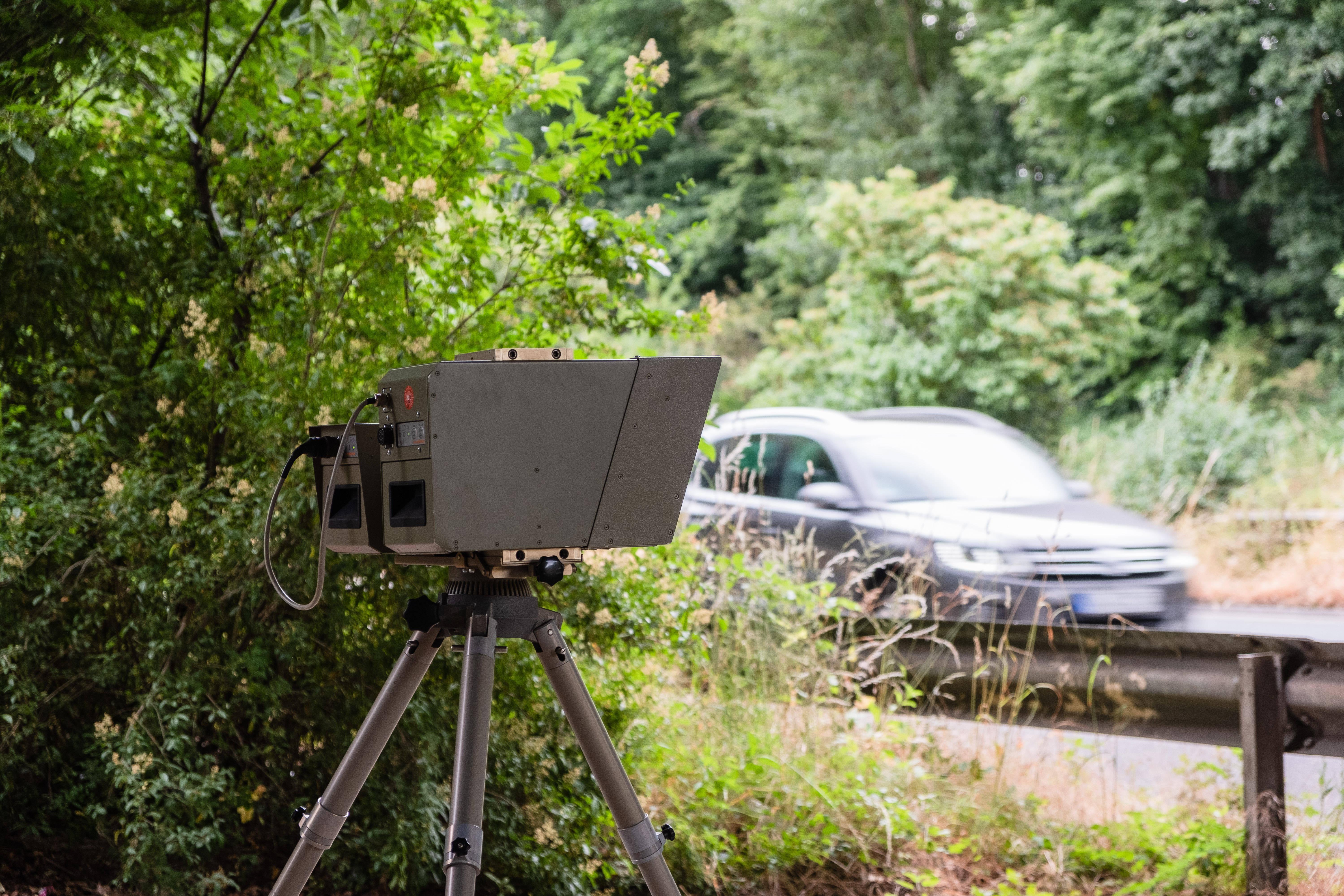 Sie checken es nicht: Mit über 150 km/h über die "Blitzer-Stammstrecke ...
