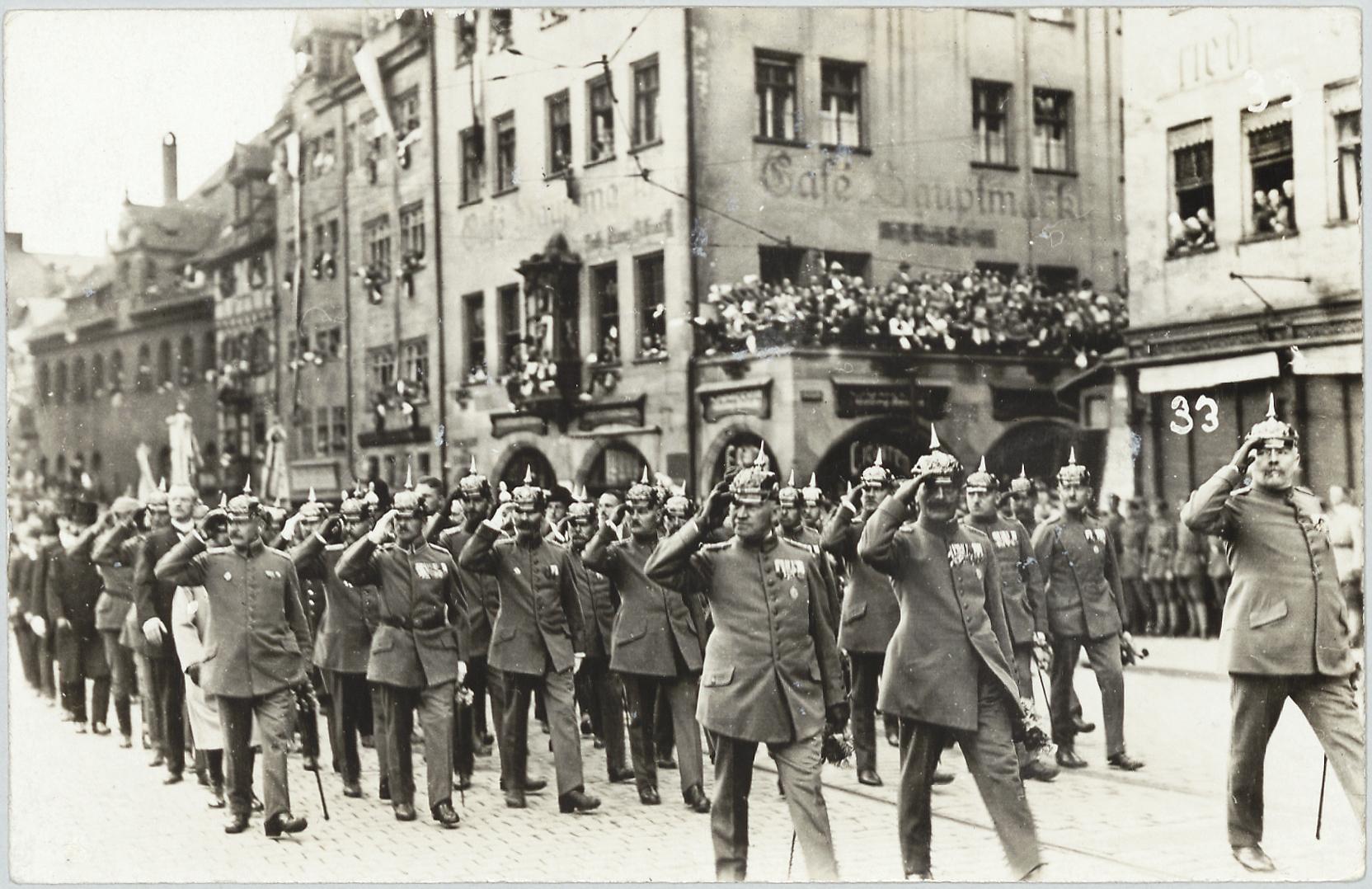 Vor 100 Jahren: Nazi-Aufmarsch mit Hitler in Nürnberg - Vorzeichen des ...