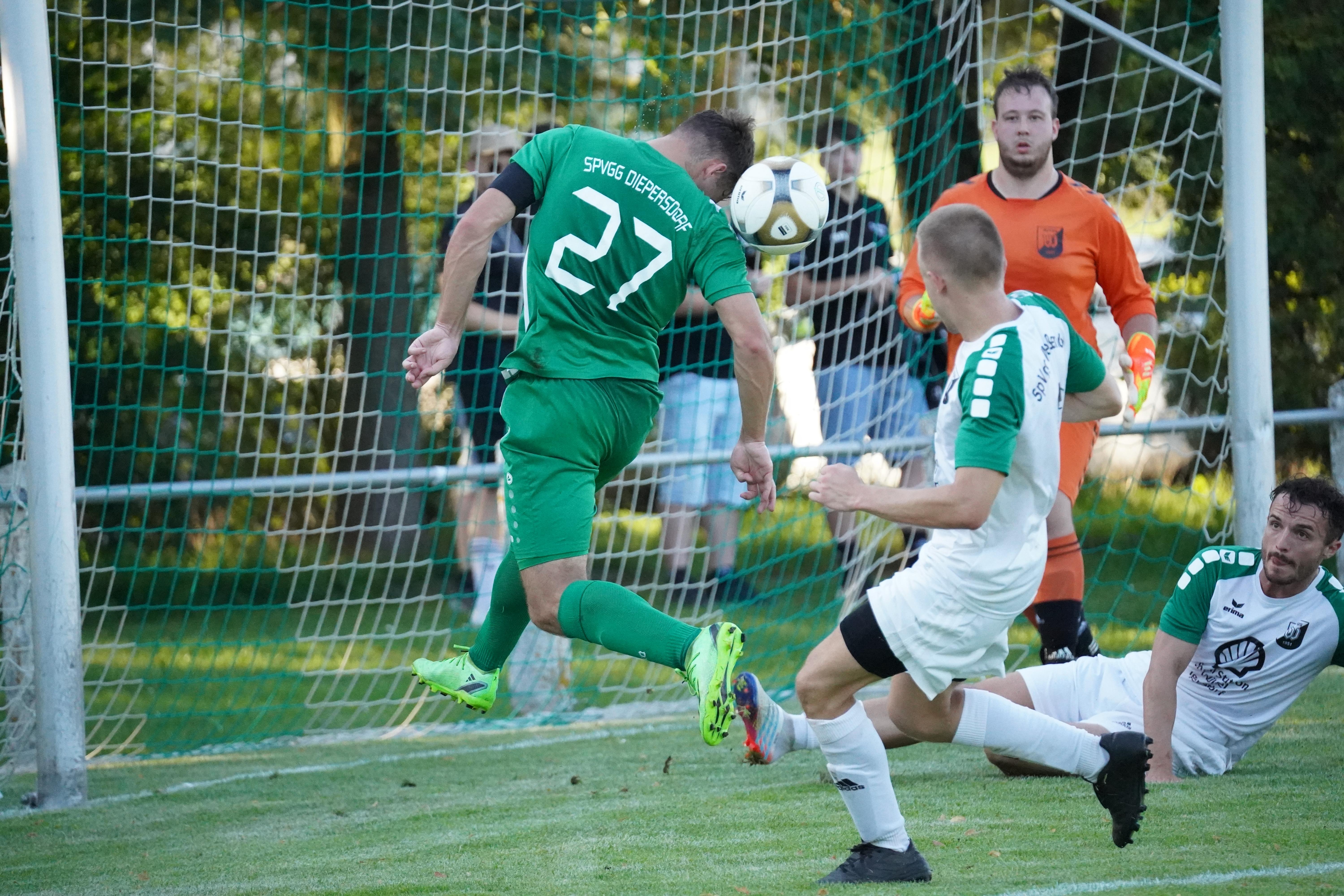 Christian Bullinger trifft dreifach und beschert der SpVgg Diepersdorf ...