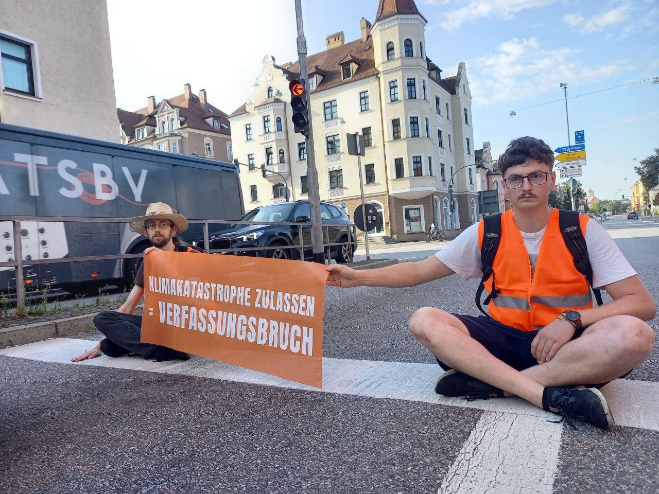 Ein "Vorgeschmack": "Letzte Generation" blockiert Straßen in Regensburg