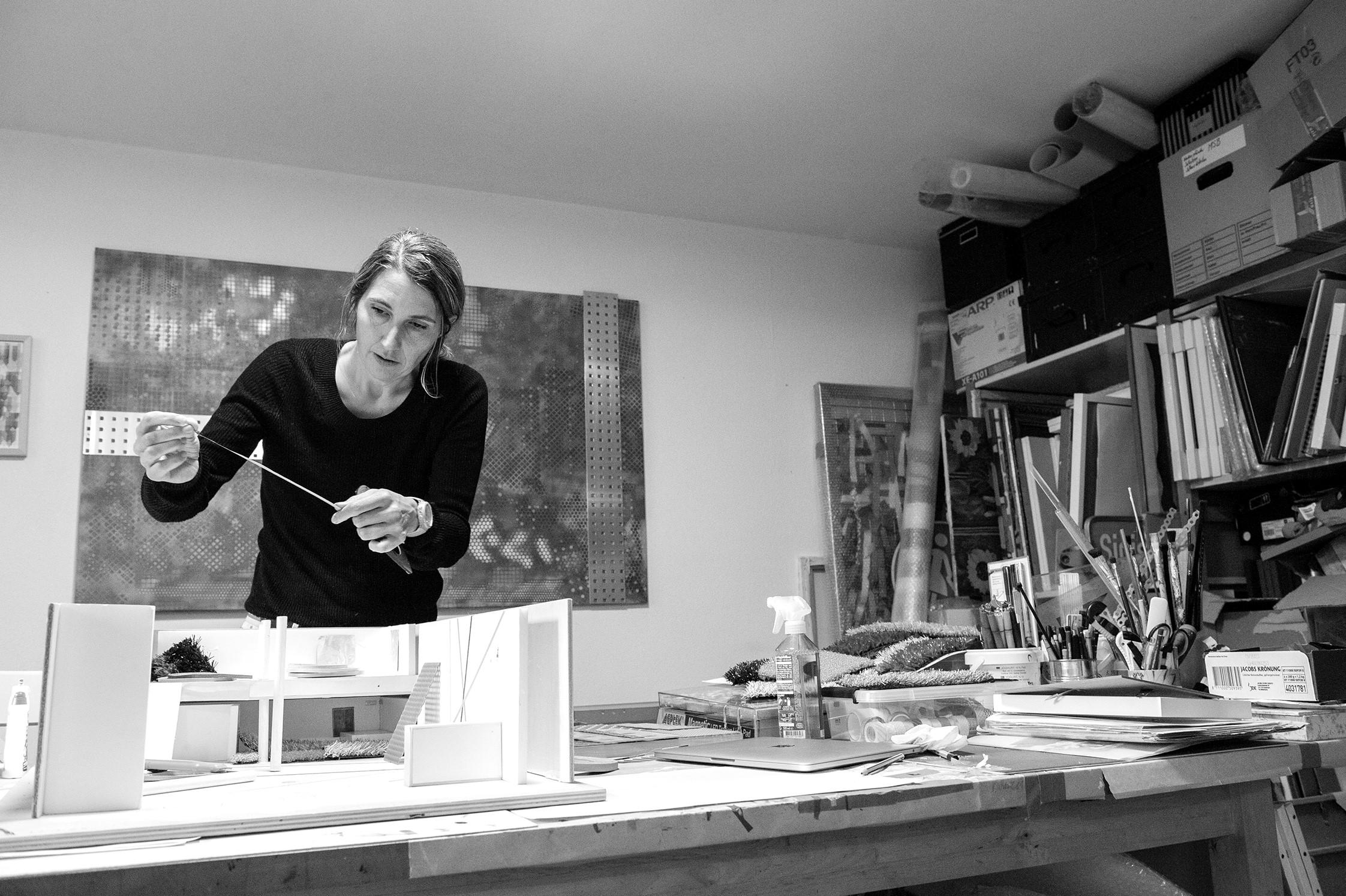 Ihre Kunst ist bunt wie der Regenbogen: Barbara Engelhard über ihre ...