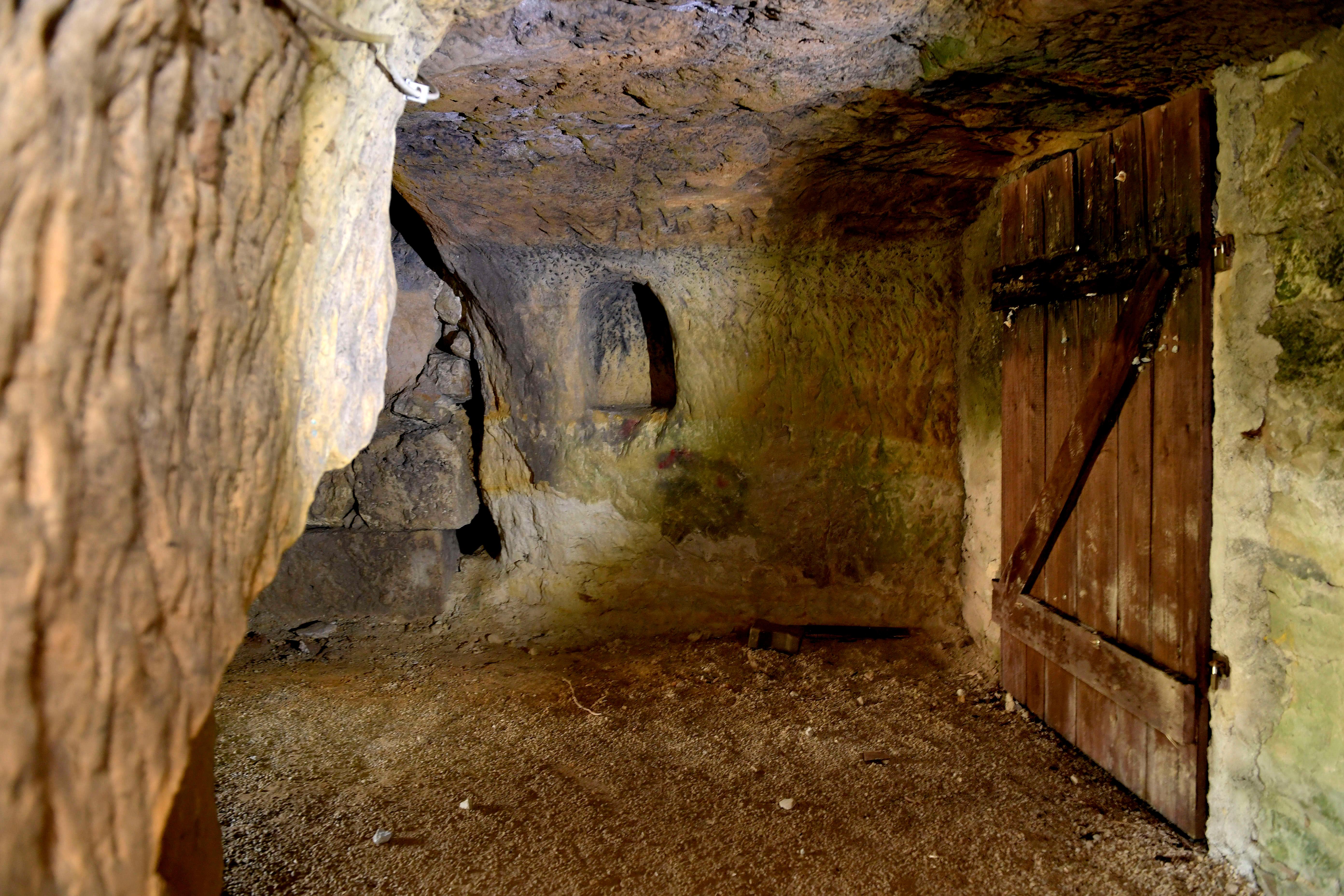 Auf der Suche nach dem Geheimgang zur Burg in den Felsenkellern Egloffstein