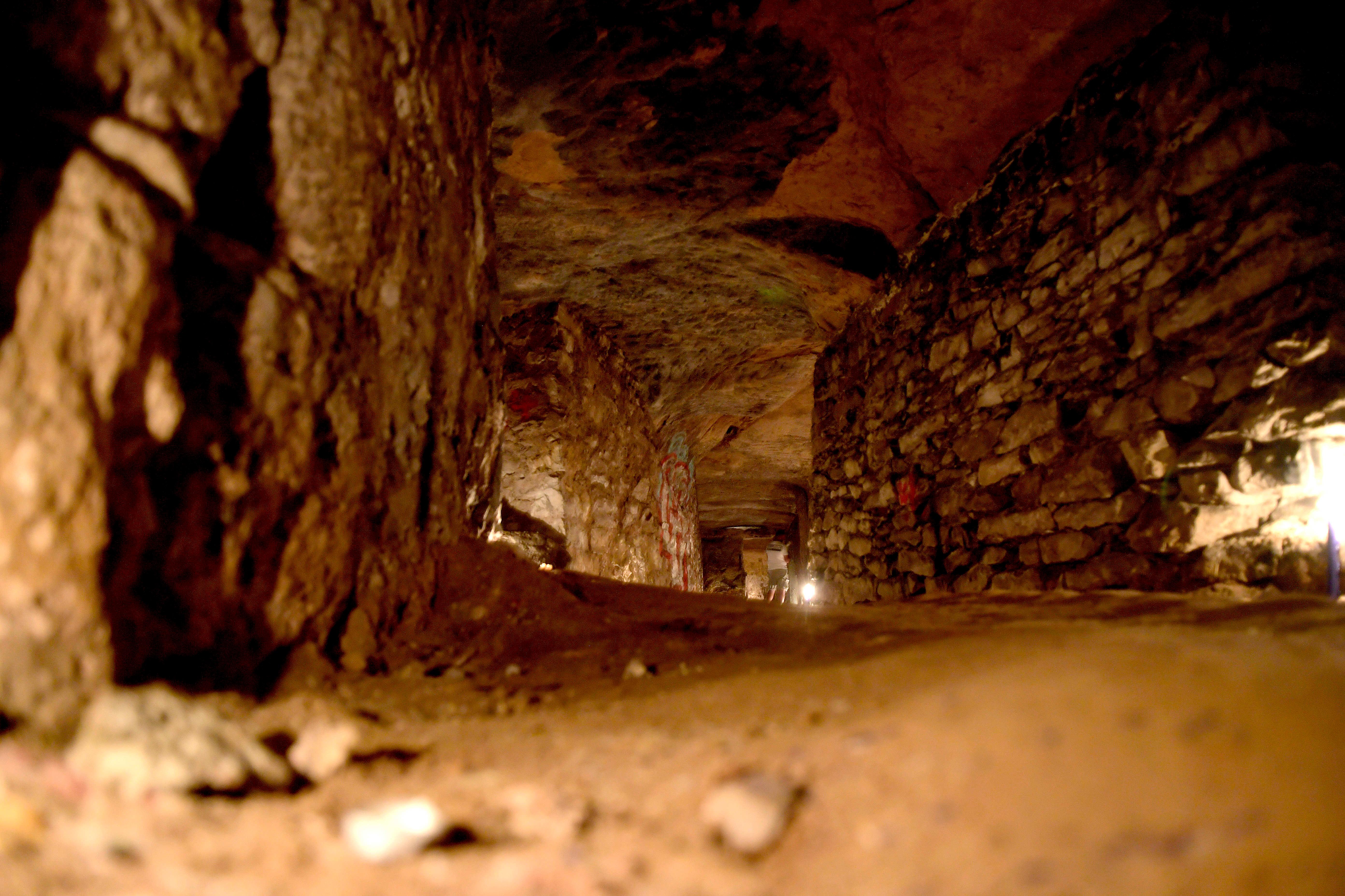 Auf der Suche nach dem Geheimgang zur Burg in den Felsenkellern Egloffstein