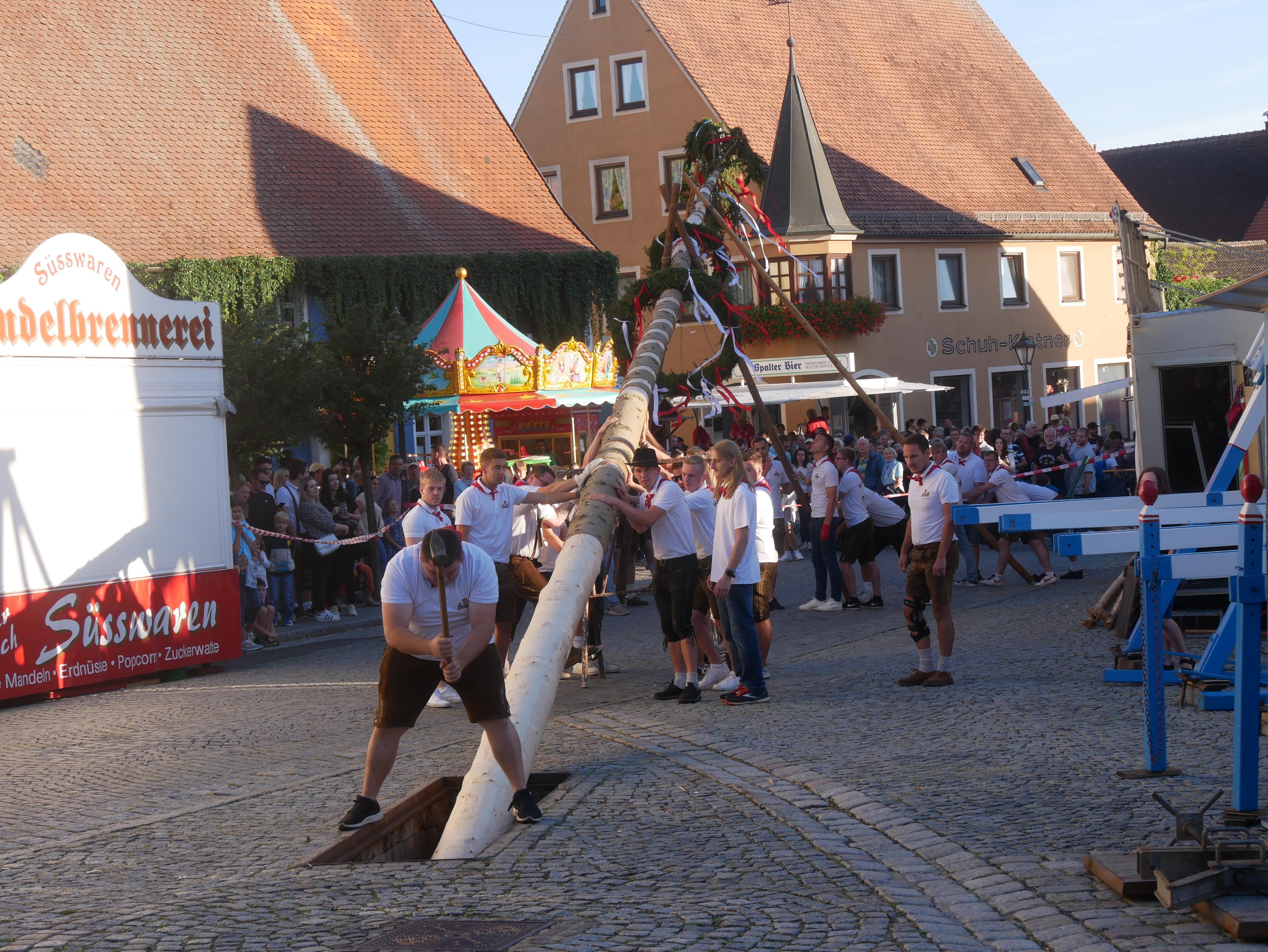 Vergnügungen vor historischer Kulisse: Das ist an der Merkendorfer ...
