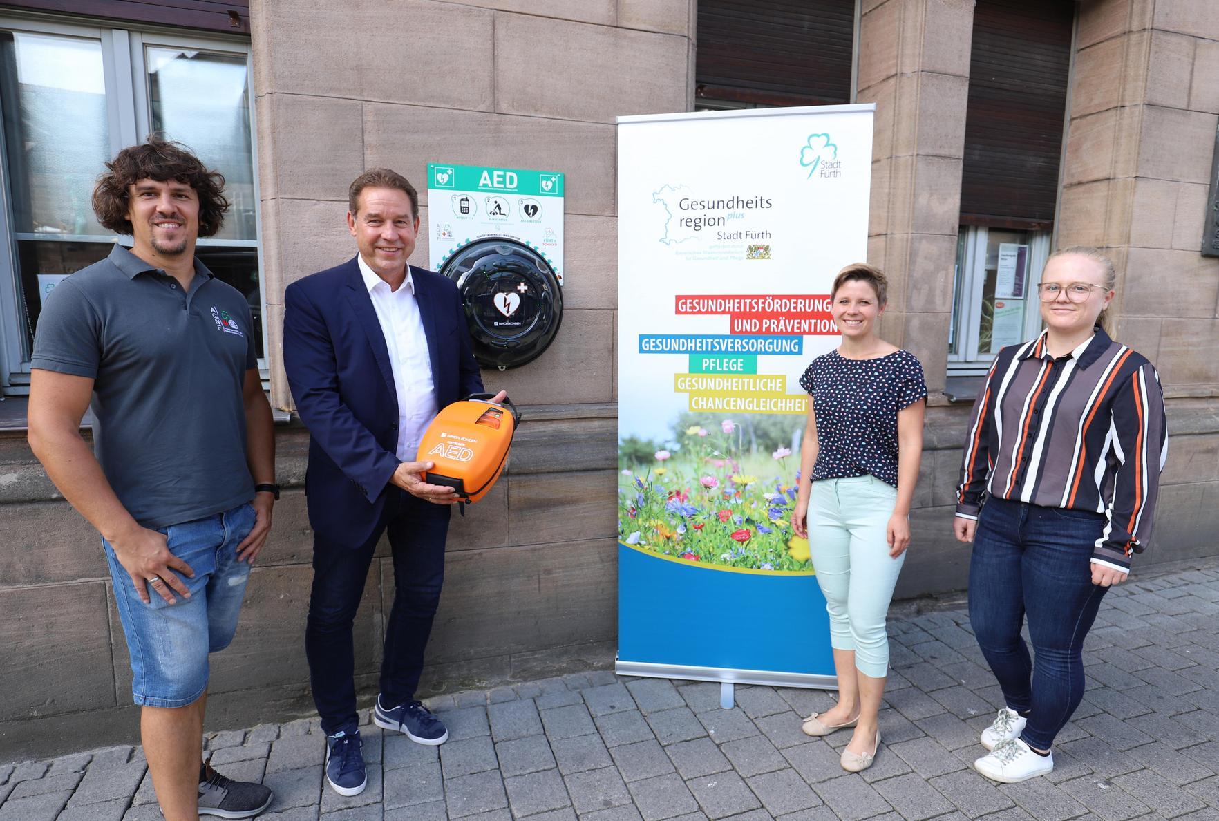 Erste Hilfe: Wo die drei neuen Defibrillatoren in Fürth zu finden sind