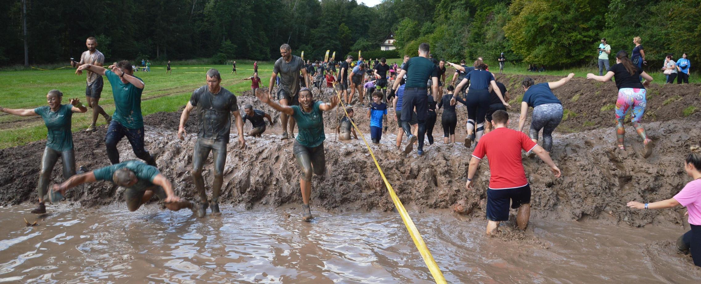 Schöne Schlammschlacht: Mud Masters in Wassertrüdingen locken 4000 ...