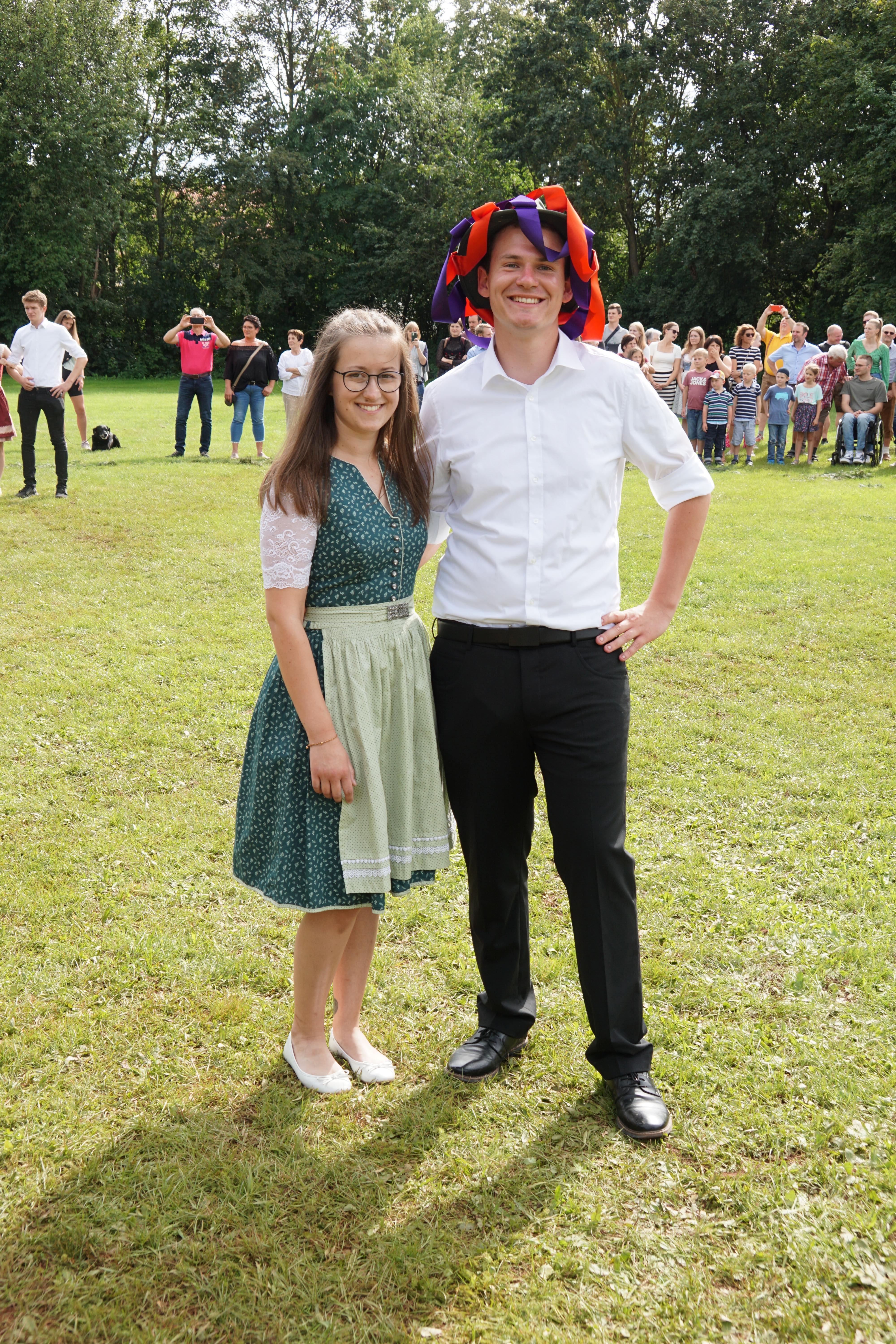 Tanz um den Bergener Kirchweihbaum war wieder ein Höhepunkt