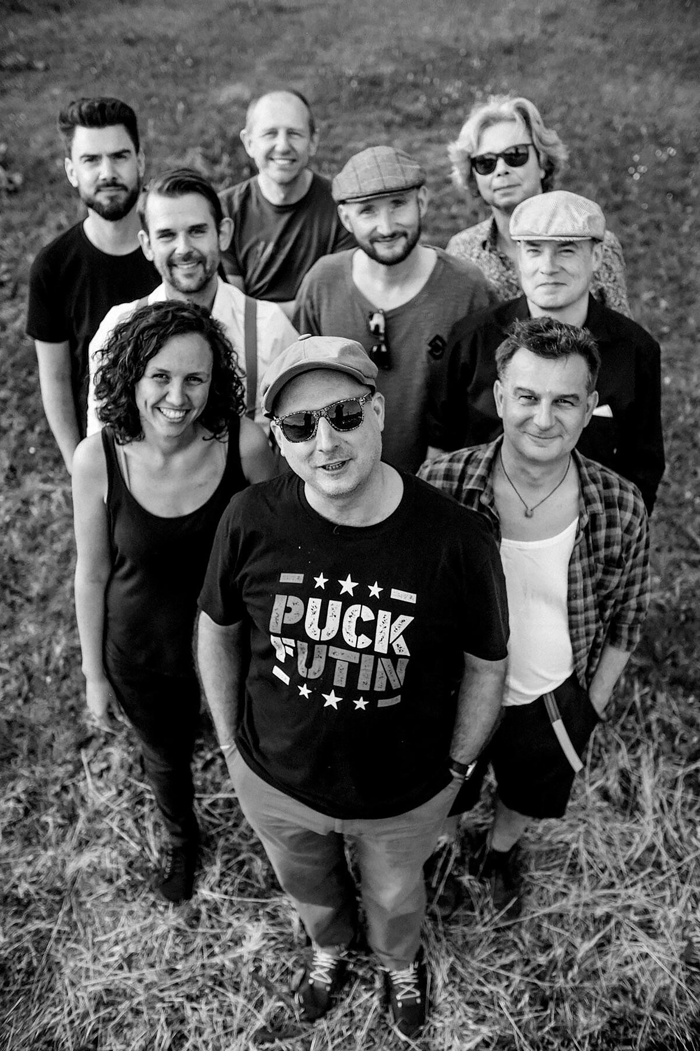 In der Kneipenbühne: "Skavaria" richtet ein Balkan-Ska-Reggae-Funk ...