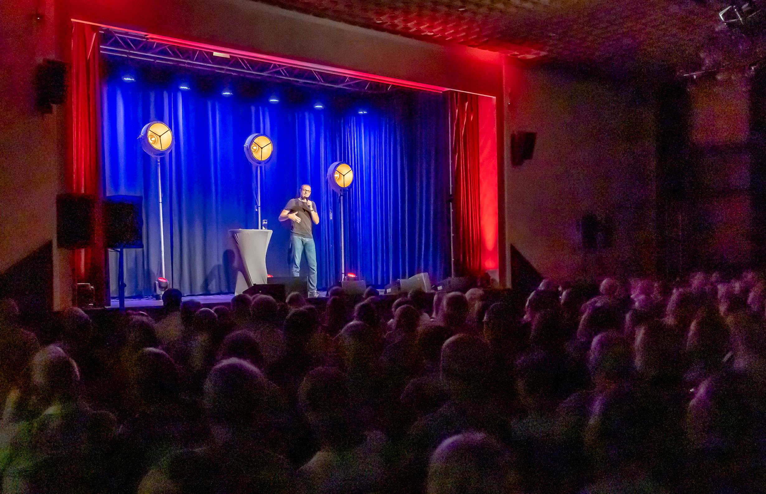 Herzogenaurach: Wie Comedian Vince Ebert das "hin&herzo"-Festival im ...