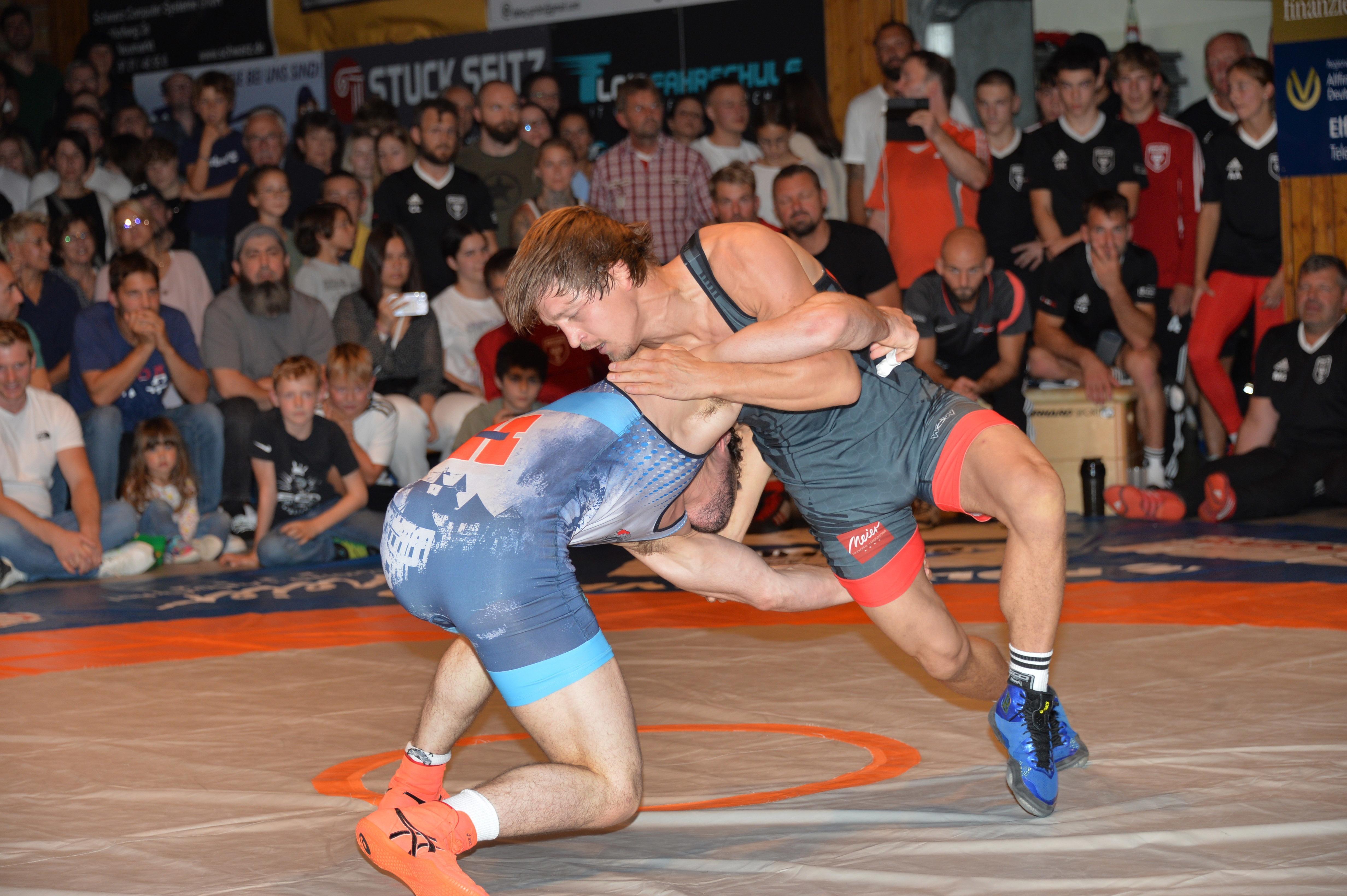 Mit Profi aus der Ukraine: Oberölsbach holt ersten Sieg in der Ringer ...