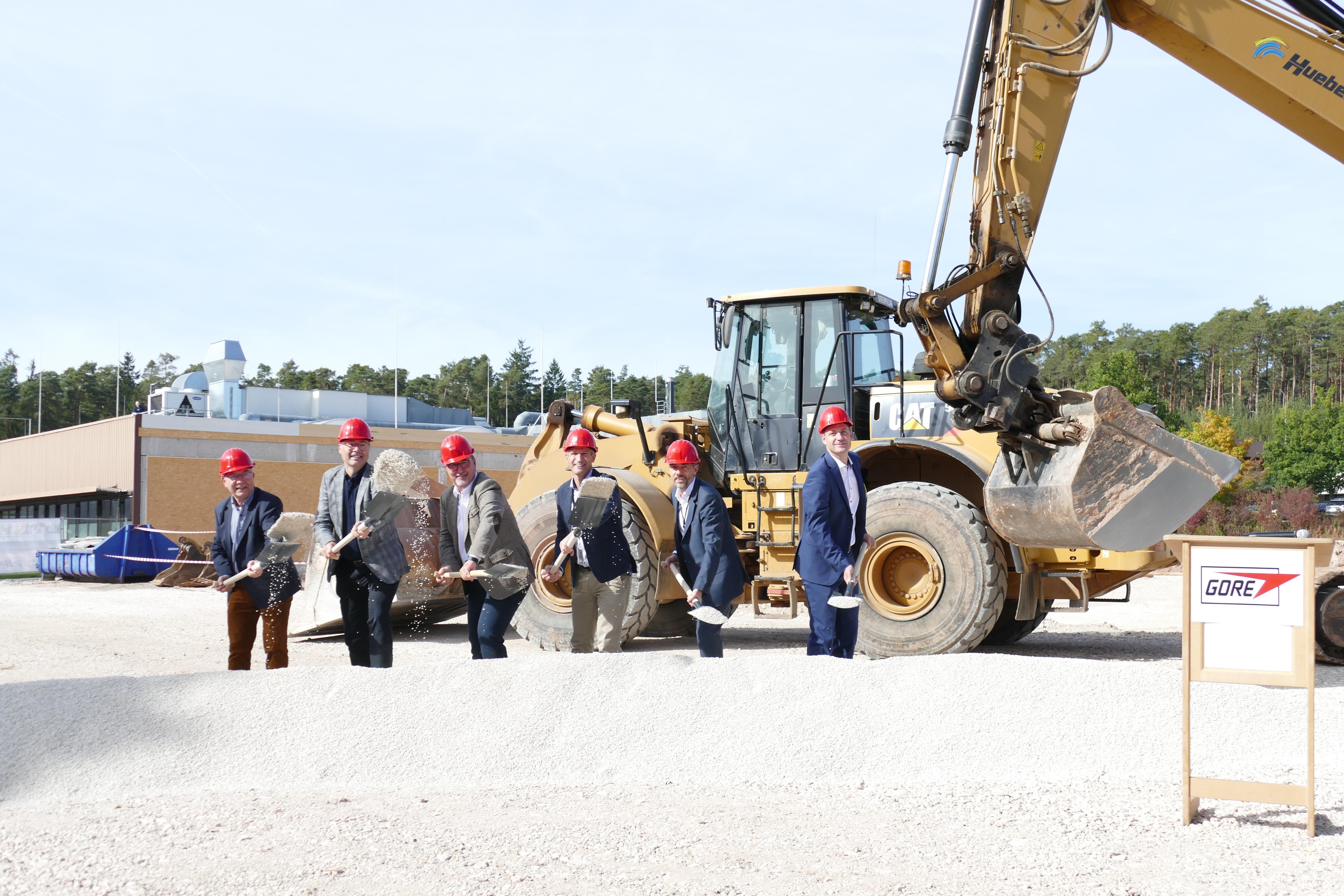 Offizieller Spatenstich für Erweiterung bei Gore in Pleinfeld
