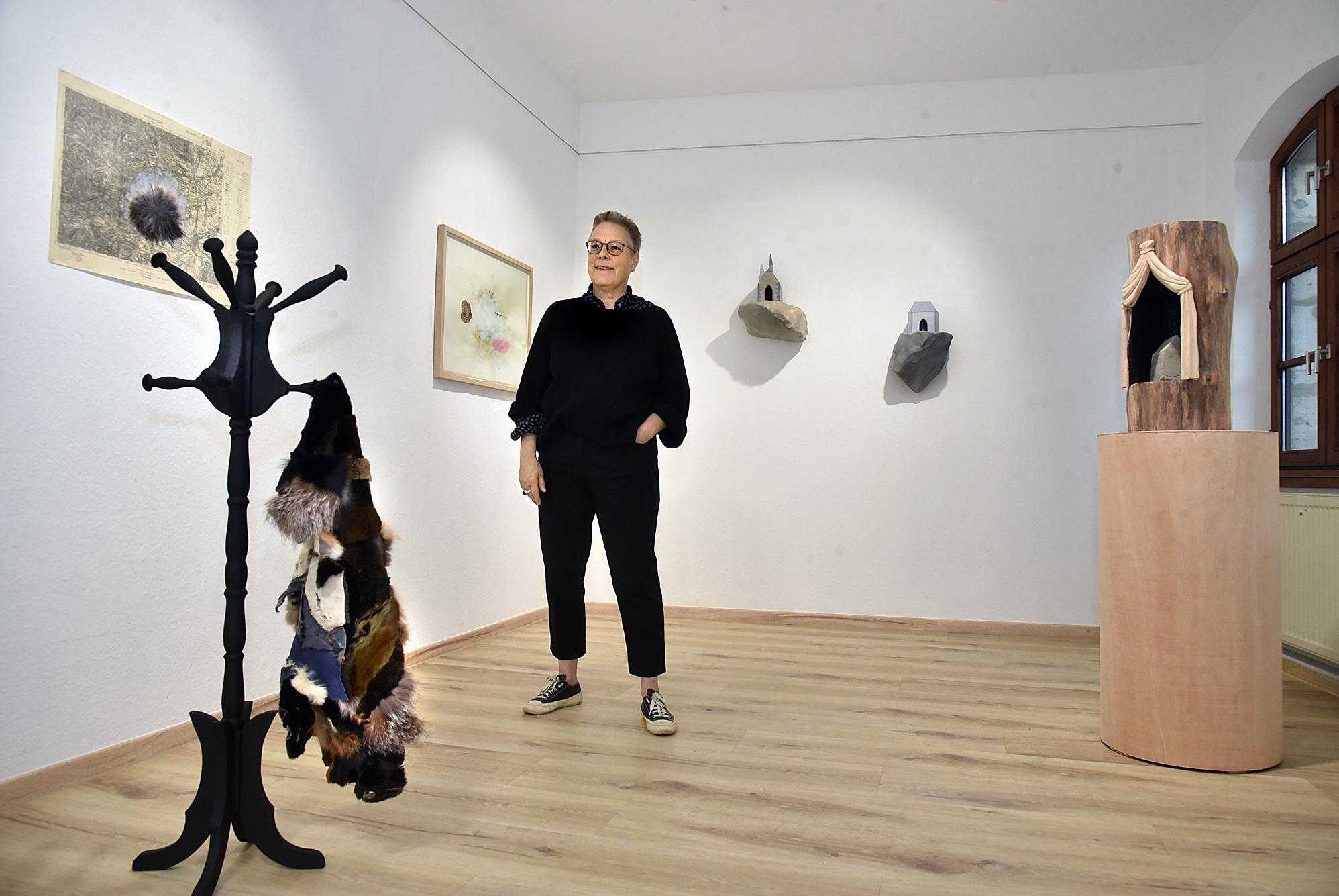 Vom Hund zum Wolf: Der Kunstverein Erlangen zeigt Werke von Sabine ...