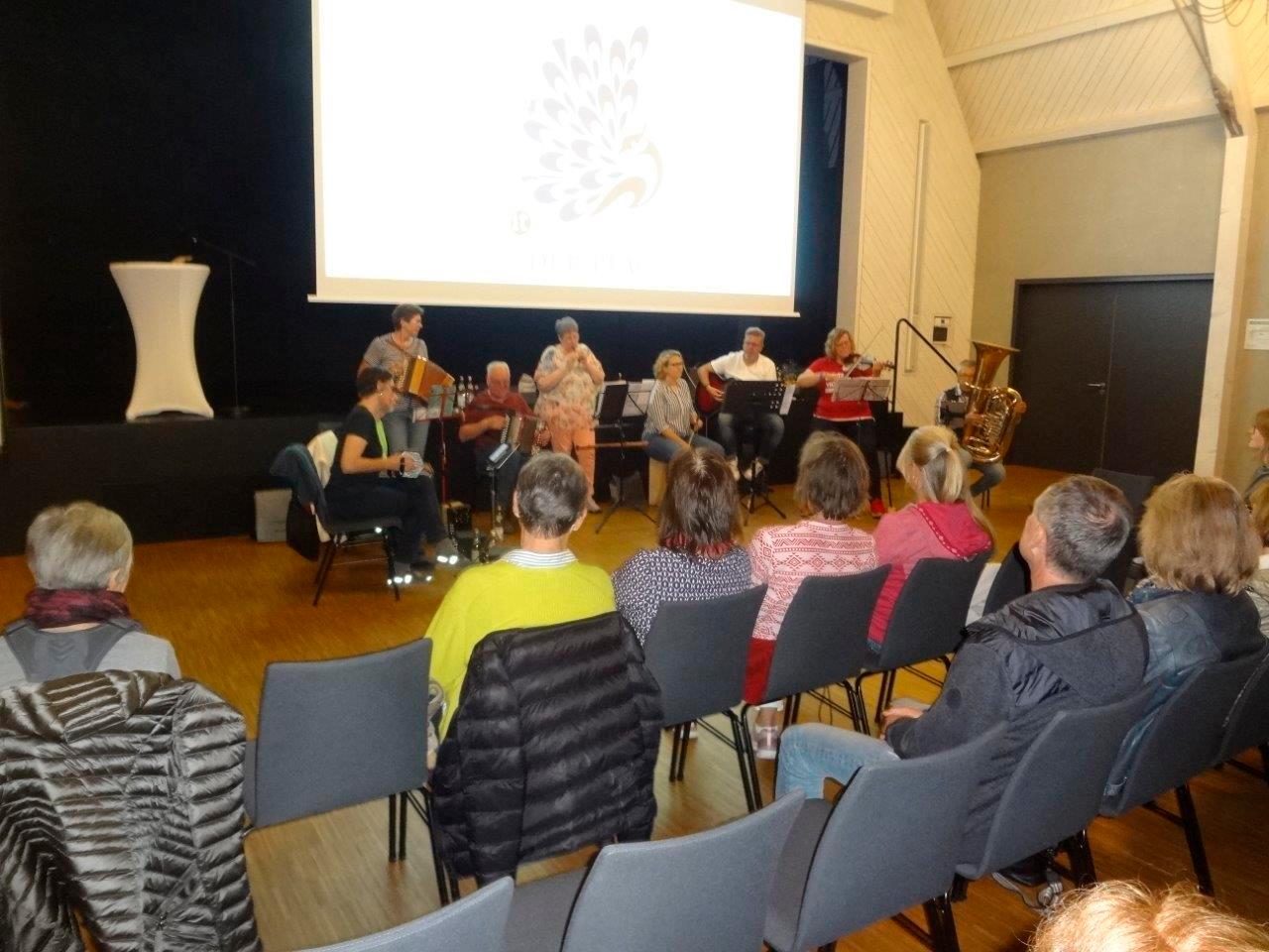 Lesevergnügen in historischen Gemäuern: Berching feiert 20 Jahre ...