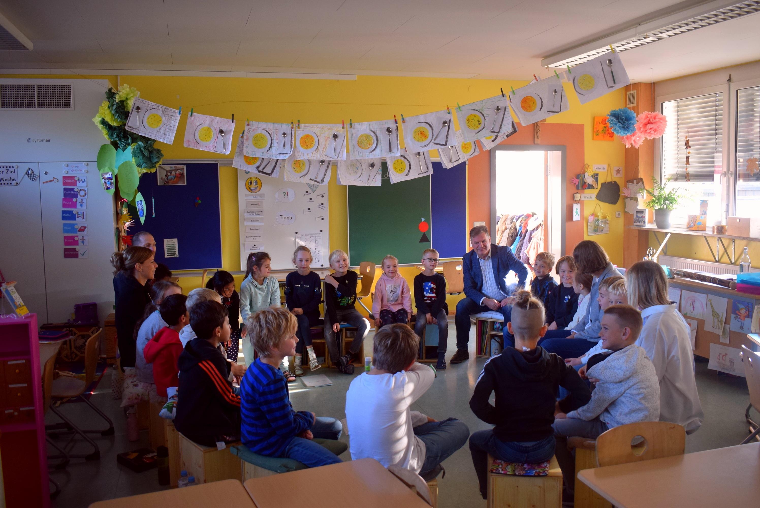 Schule mal anders: ein Zimmer, zwei Arbeitsplätze