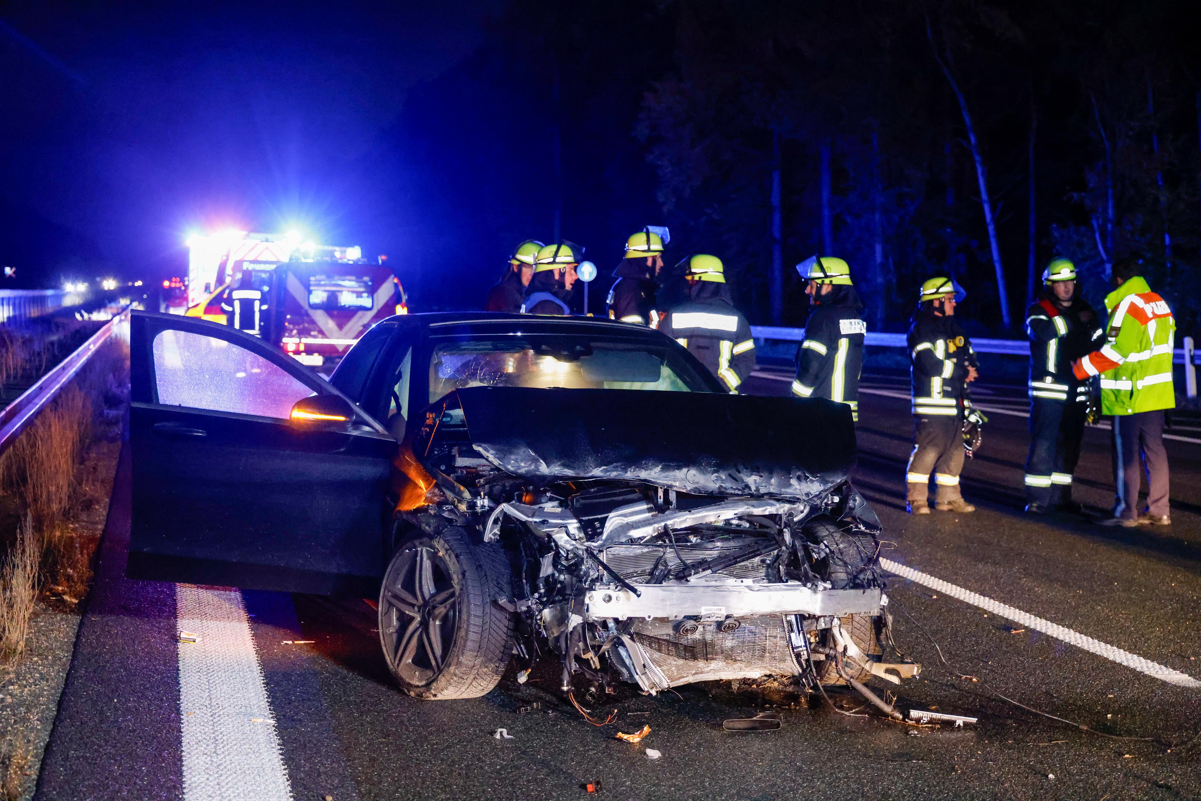 Schutzengel raste mit: Pkw kracht auf A3 zwischen Tennenlohe und ...