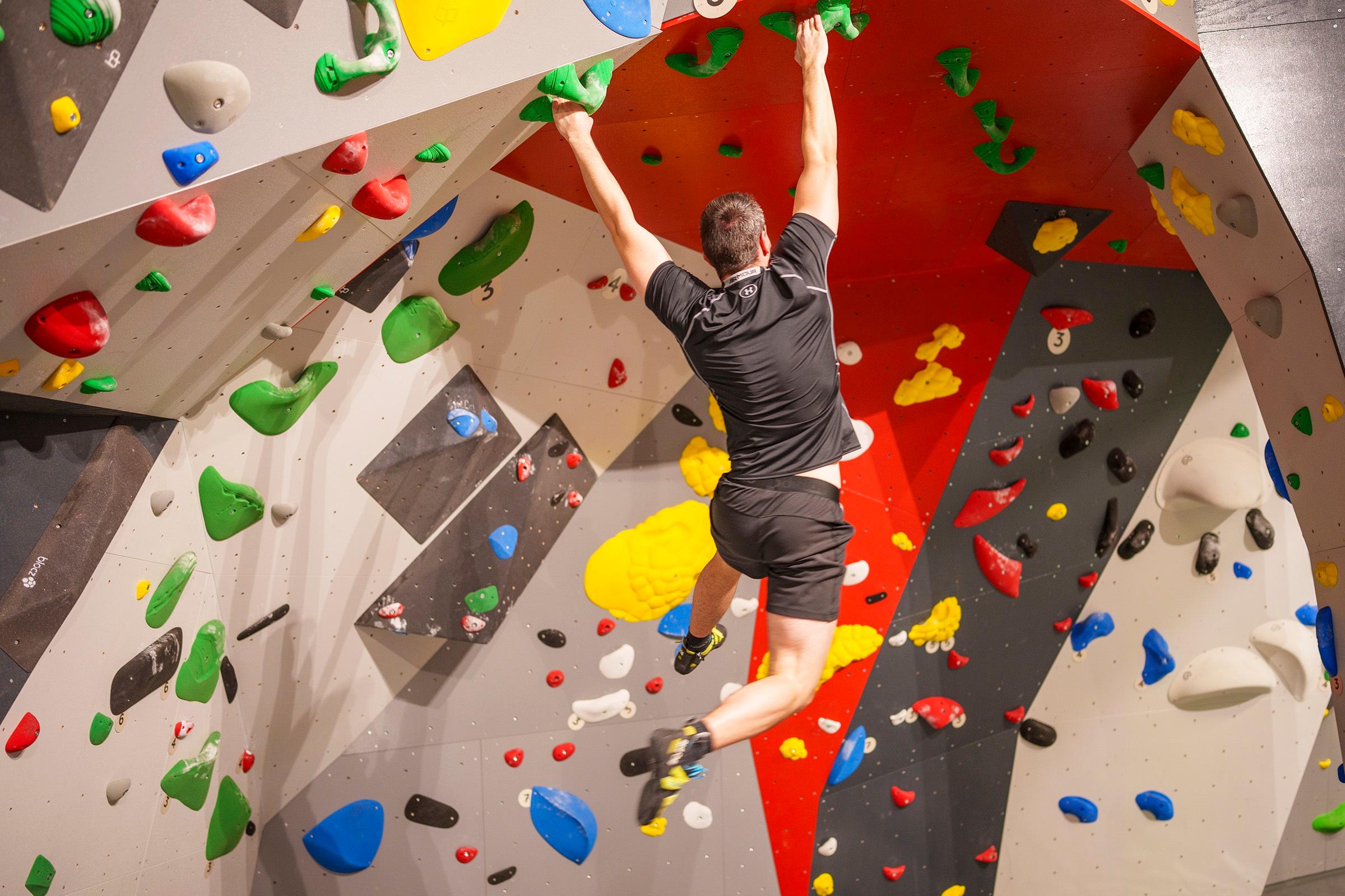 Bouldern in der neuen Kletter-Halle in Roth: Das bietet die Warriors ...