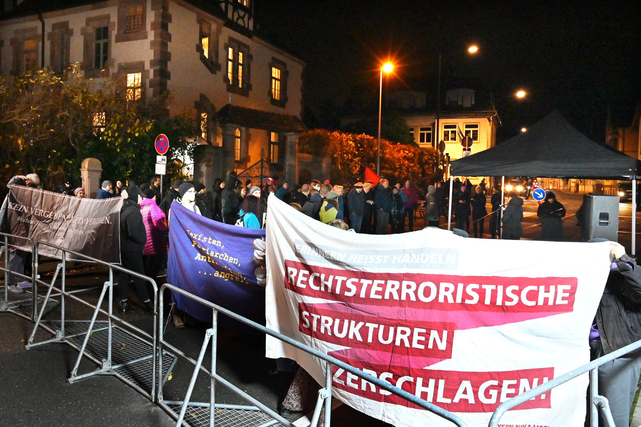 Demonstranten skandierten in Erlangen gegen Besuch des umstrittenen ...