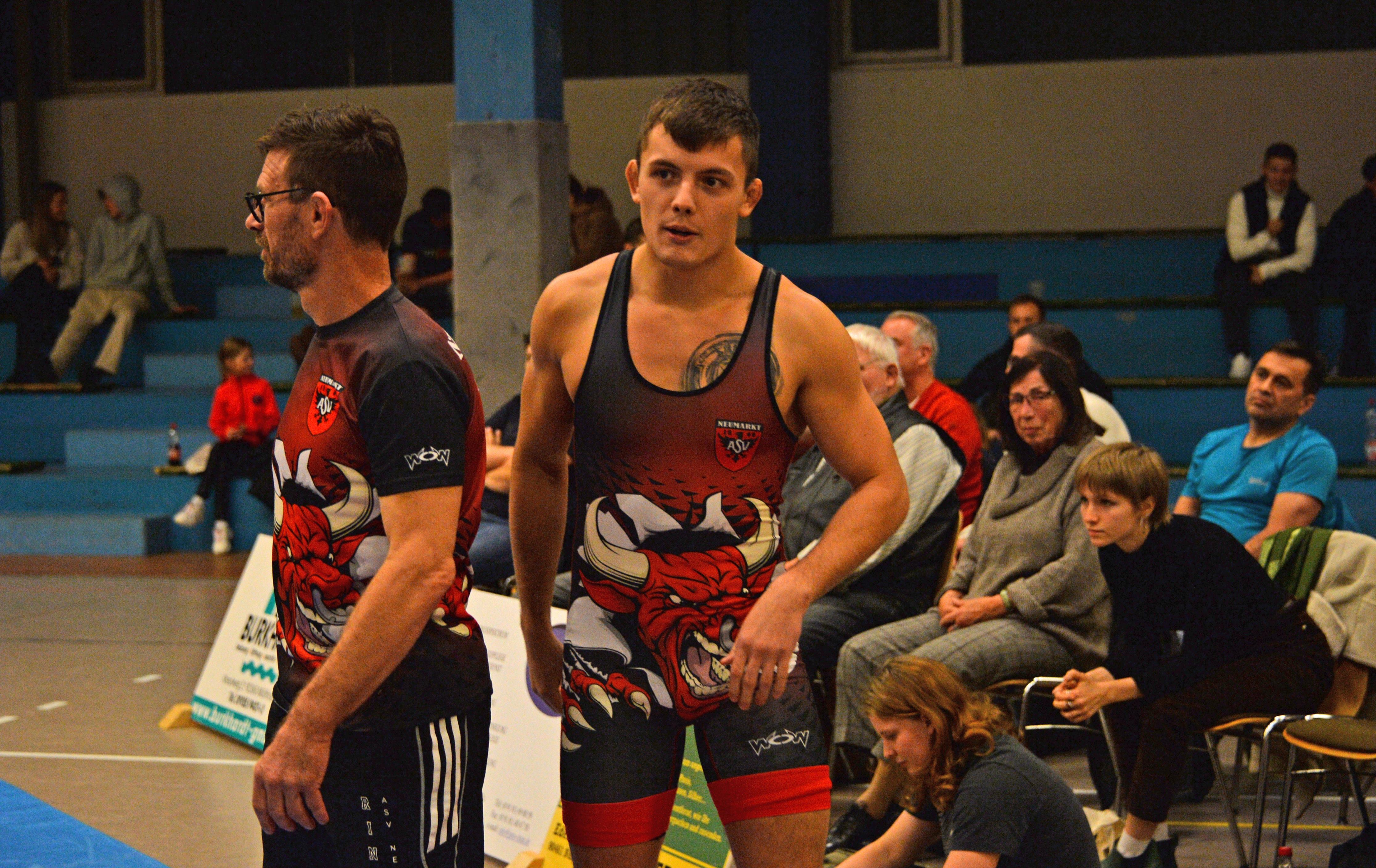 Neumarkter Ringer bestätigen ihren Punktgaranten Denis Mertl